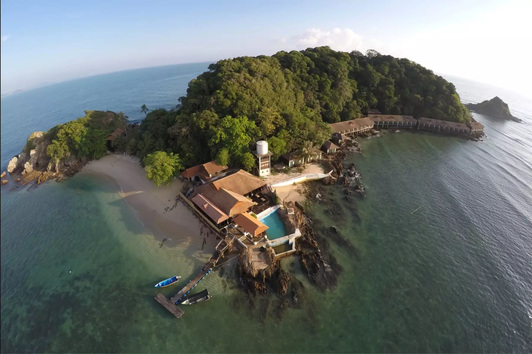 Luchtfoto fan Gem Island Resort & Spa yn Maleizje
