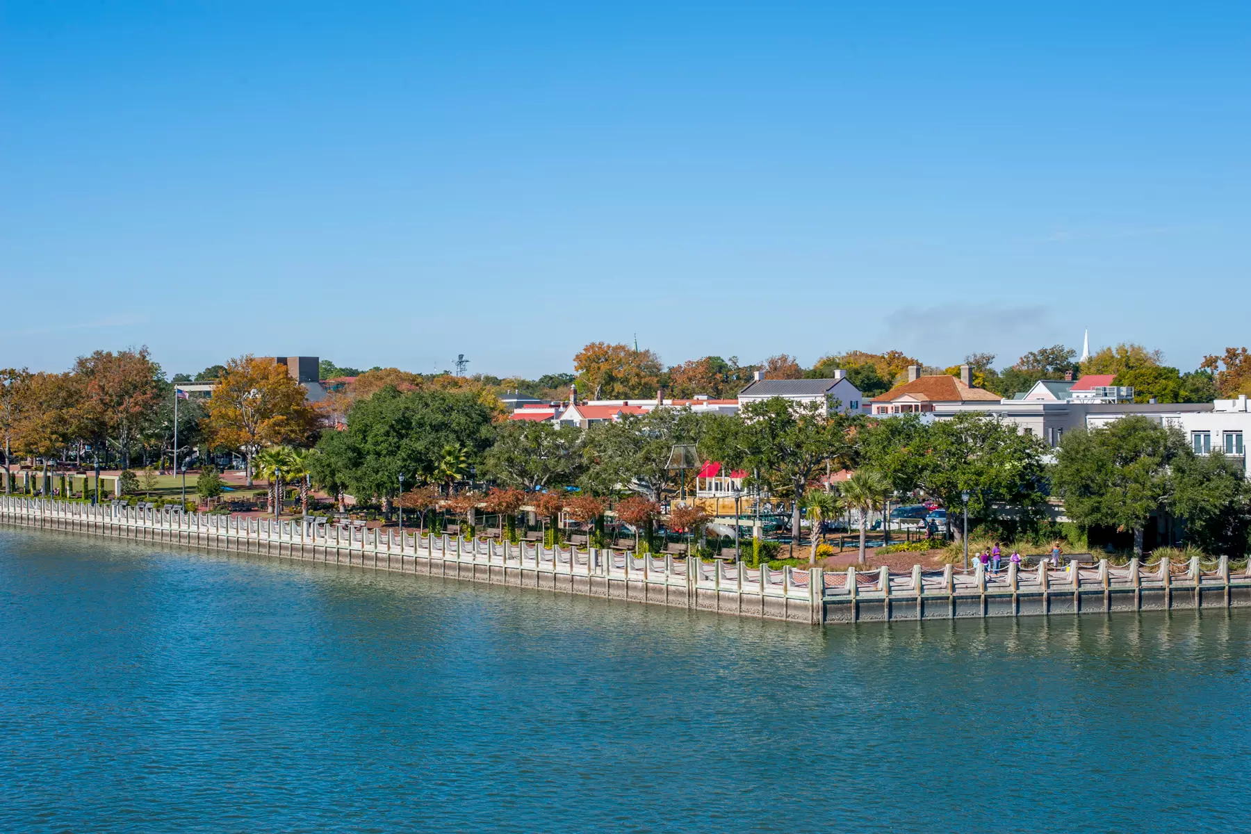 มุมมองของ Henry C. Chambers Waterfront Park ในเมืองโบฟอร์ต รัฐเซาท์แคโรไลนา ประเทศสหรัฐอเมริกา