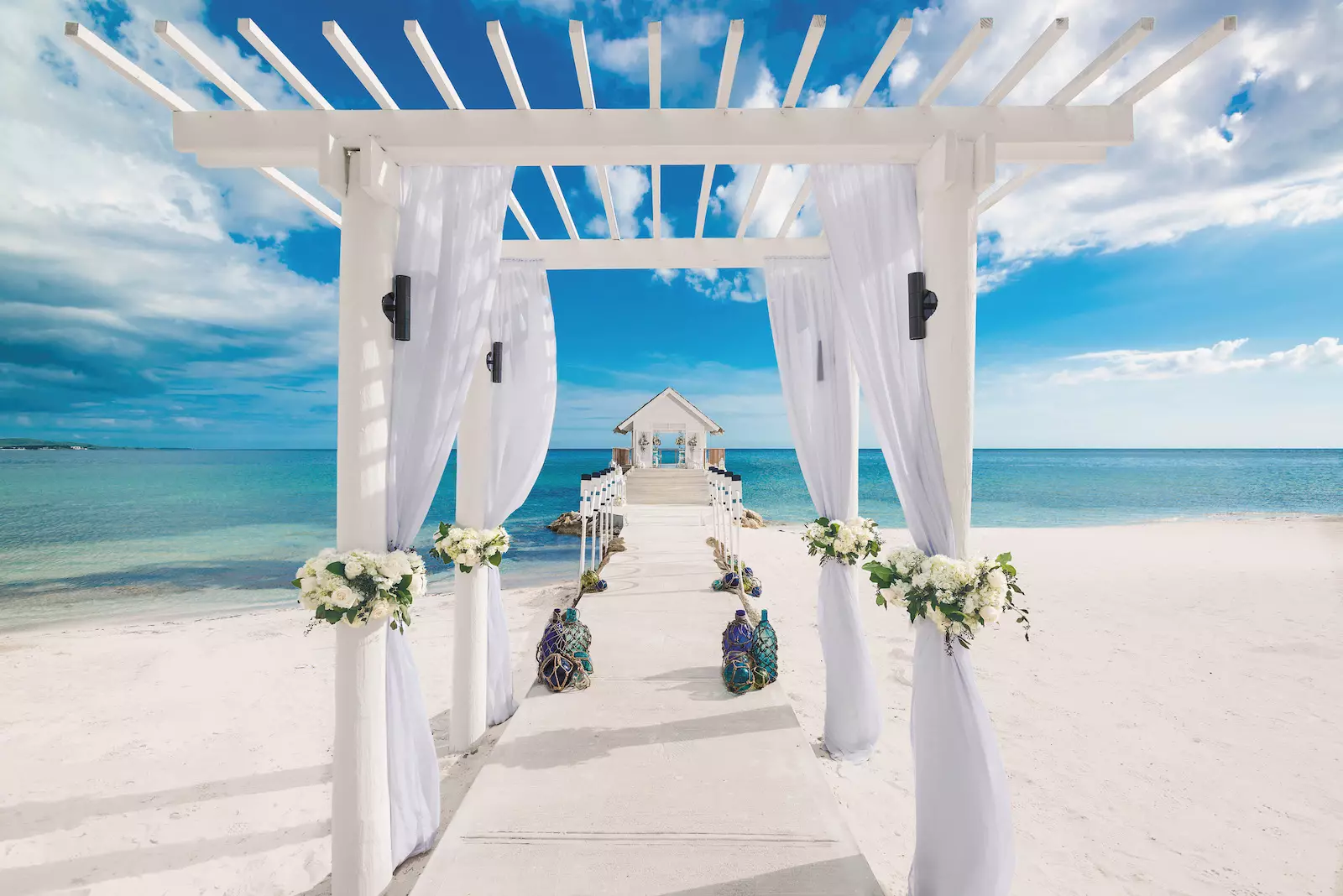 Phezu kwe-Water Wedding Chapel e-Sanals South Coast Jamaica