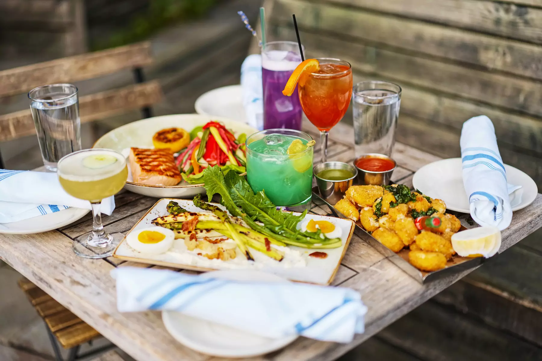 Maisto ir gėrimų stalas „Gallow Green“.