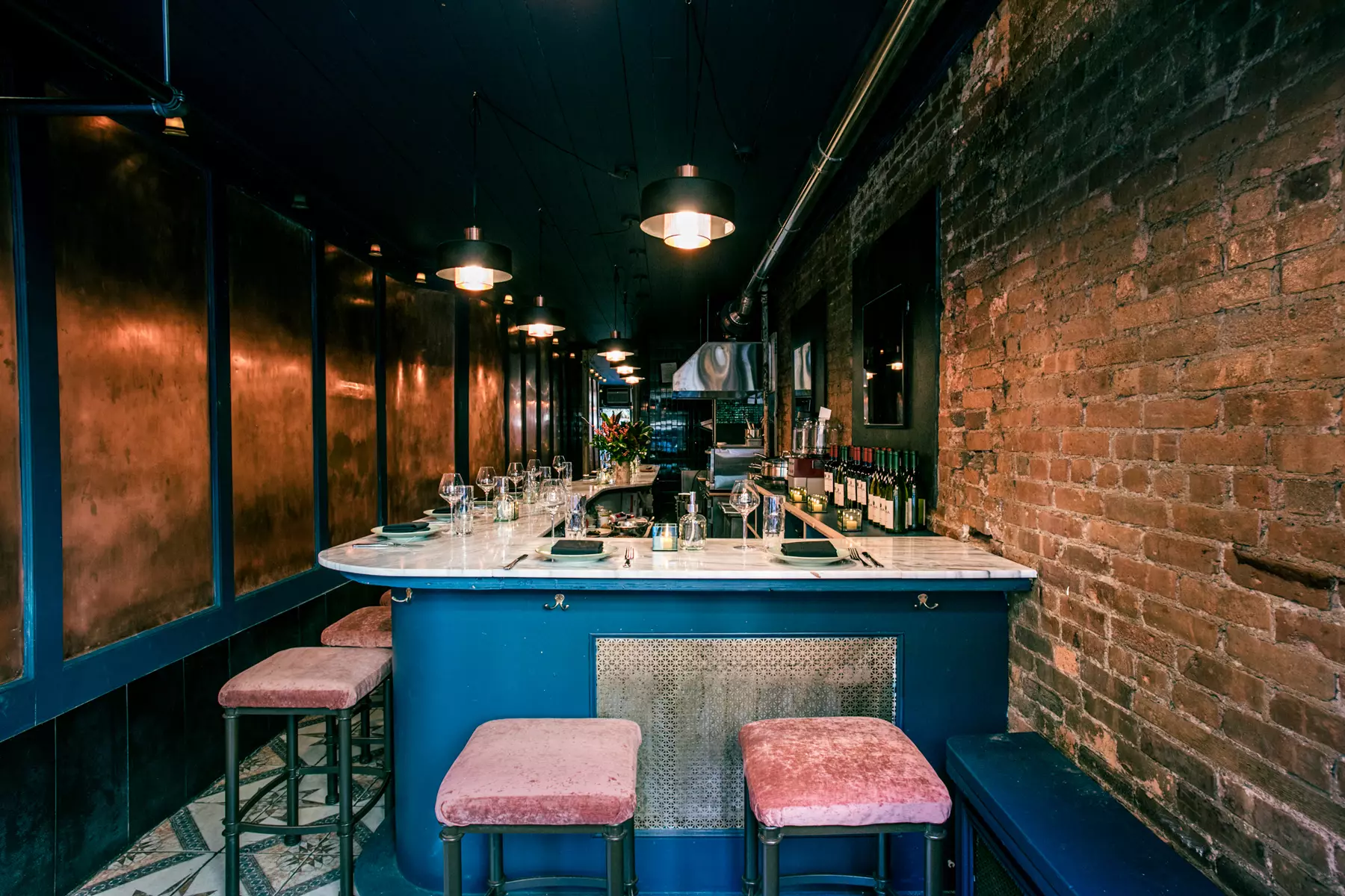 Bar interior en Cadence
