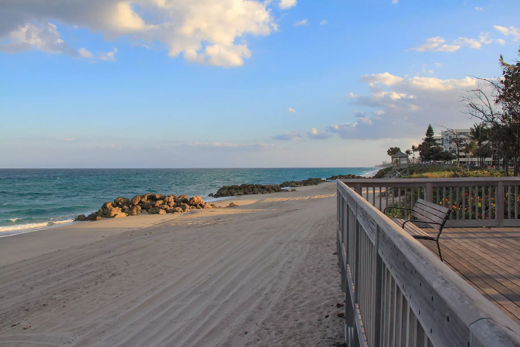 Vy över den tomma Deerfield Beach i Florida