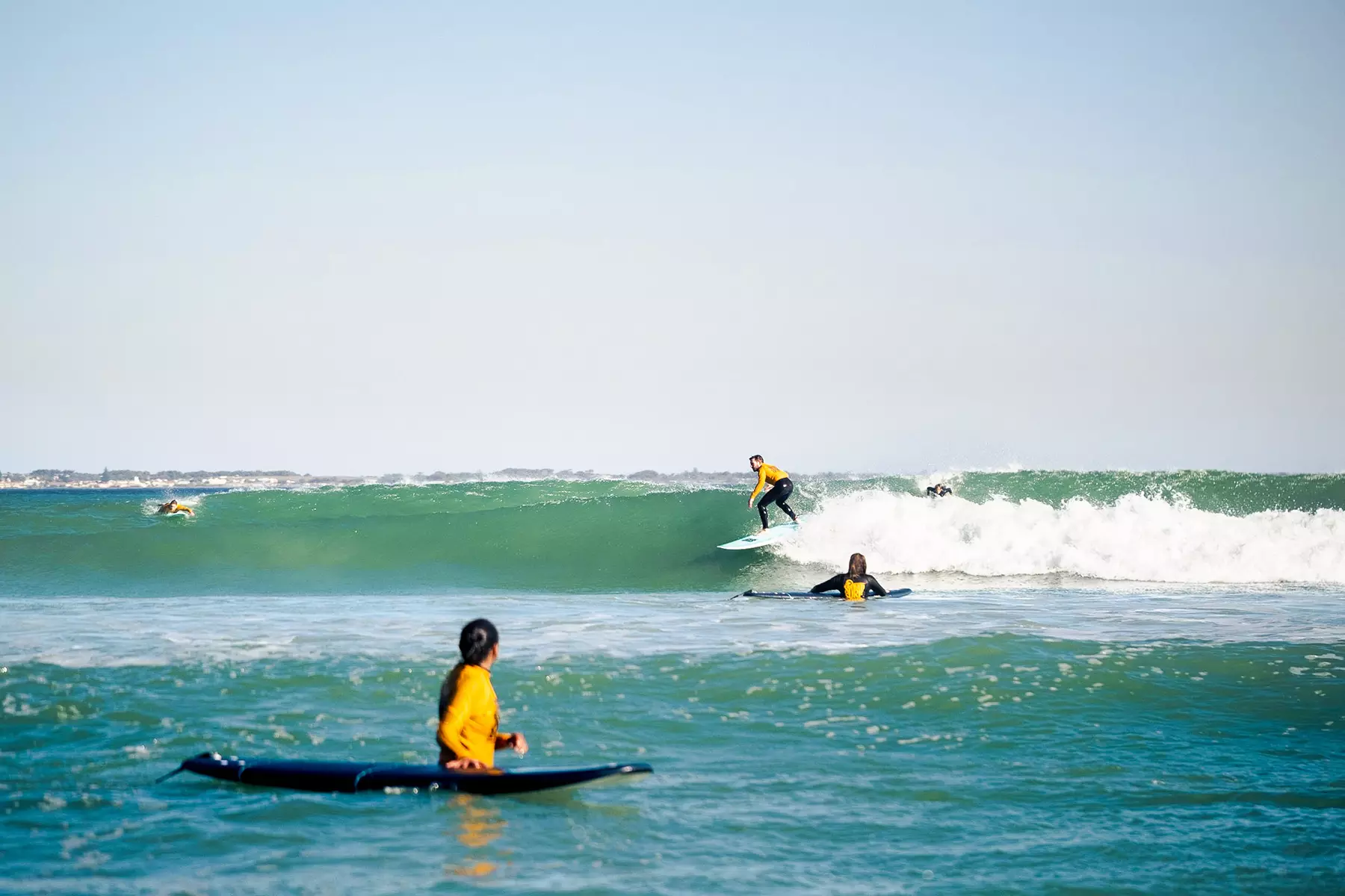 Surfado ĉe Muizenberg kun Stoked Surf School