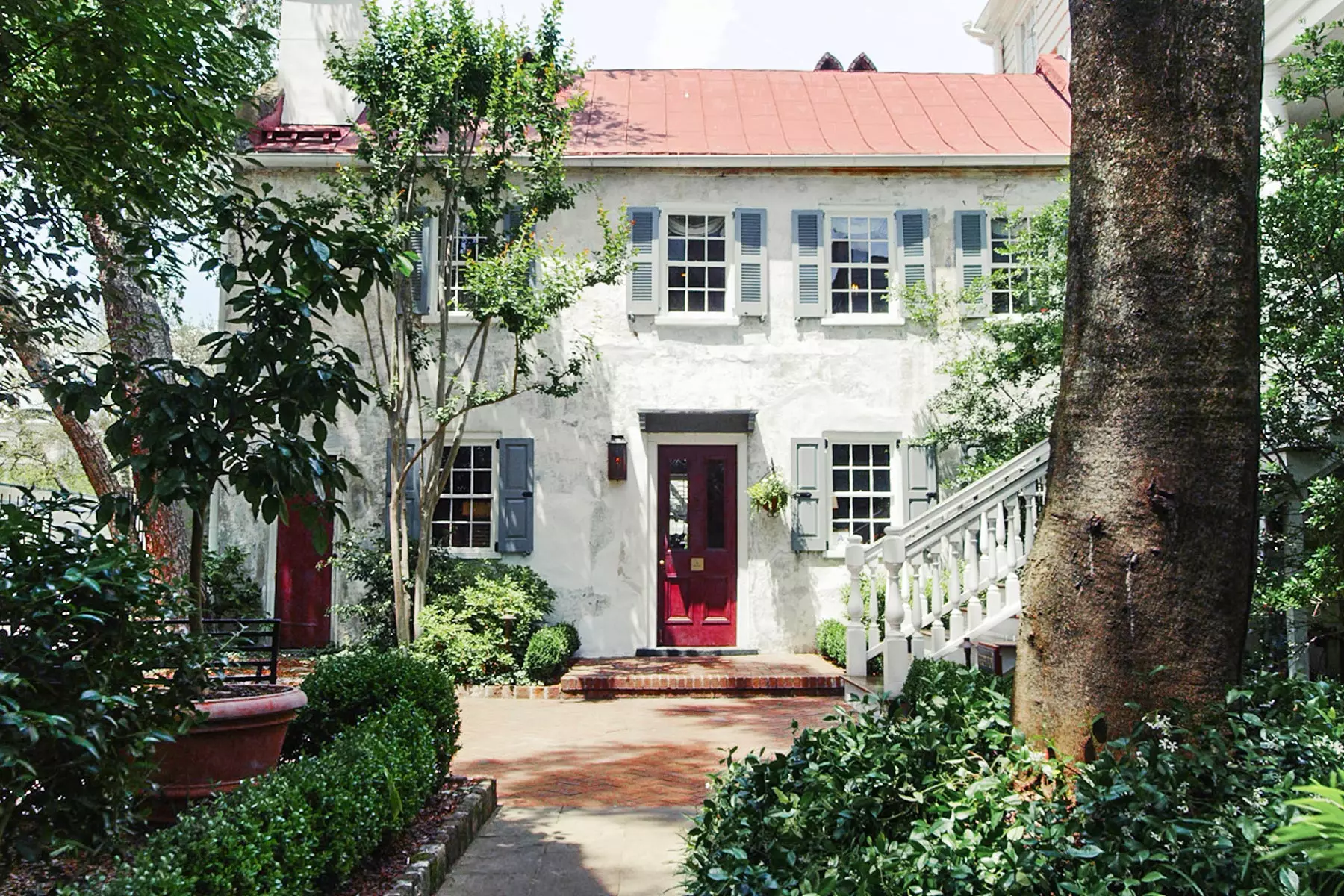Exterior clássico de Charleston do Zero George Hotel