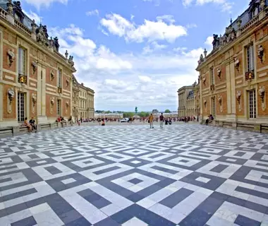 dvorište palače Versailles u Versaillesu, Francuska