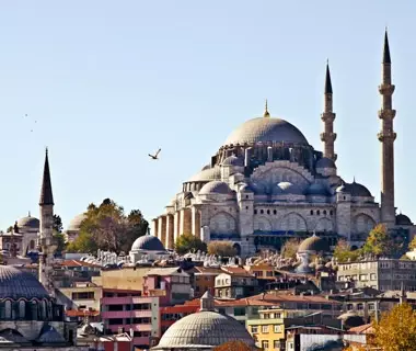 ຢູ່ນອກວັດ Sultanahmet Camii (Blue Mosque) ໃນ Istanbul, Turkey