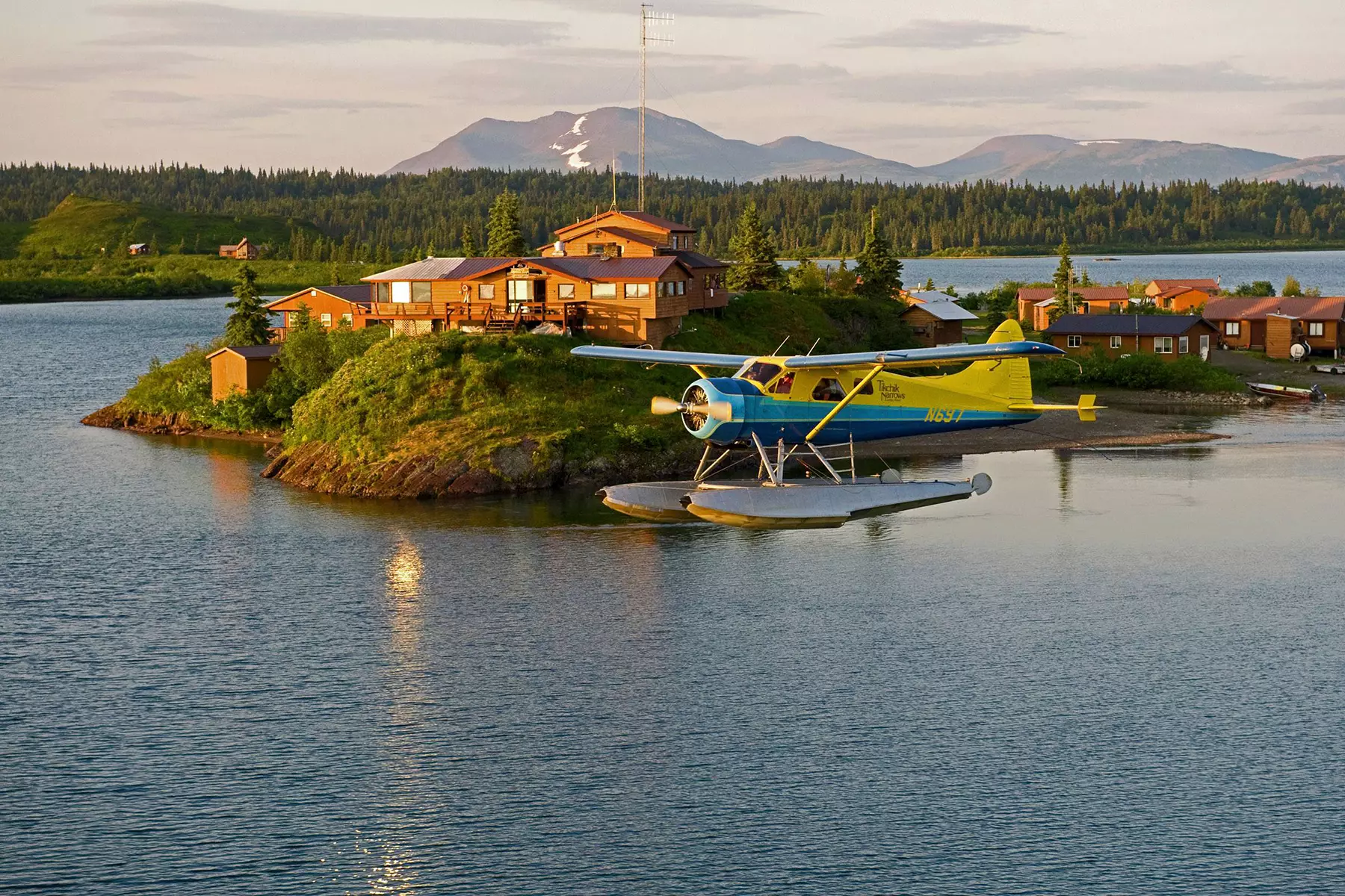 Eksterior Tikchik Narrow Lodge dari air