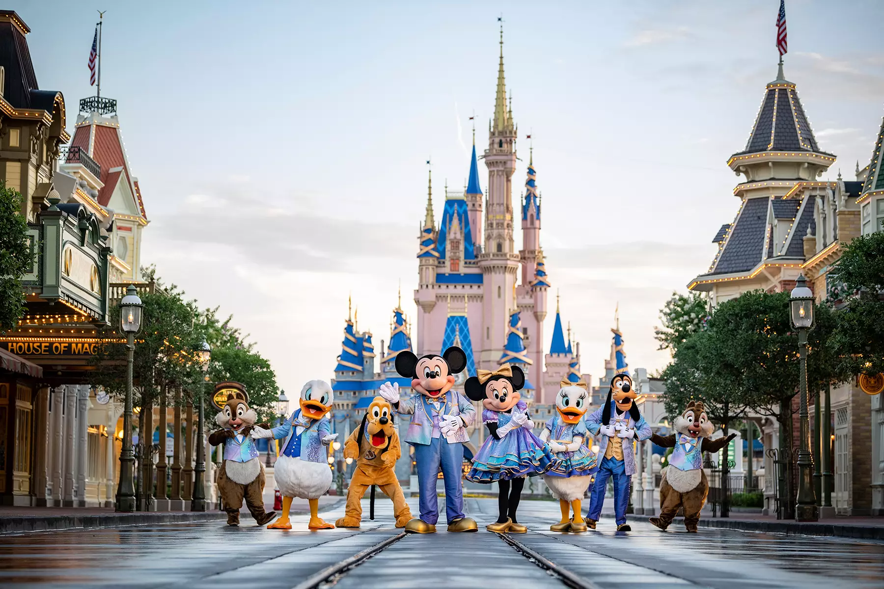 Ndị na-eme ihe nkiri n'okporo ụzọ dị na Magic Kingdom