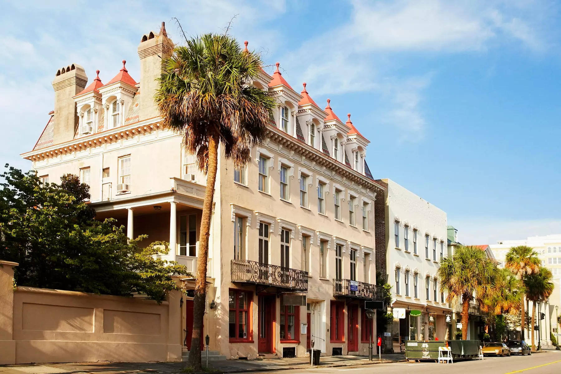 Gebäude entlang einer Straße, Charleston, South Carolina