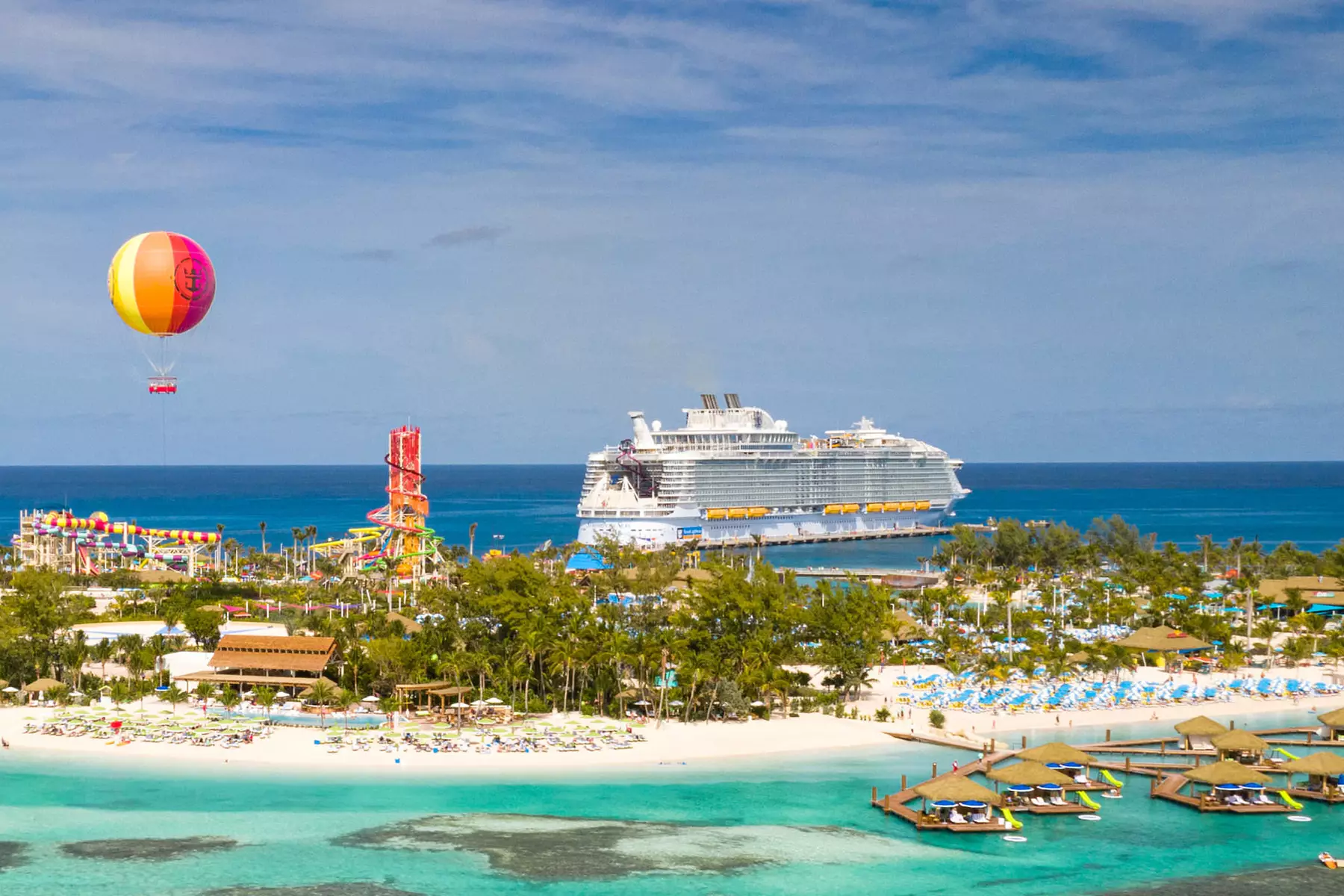 O navă Royal Caribbean în CocoCay