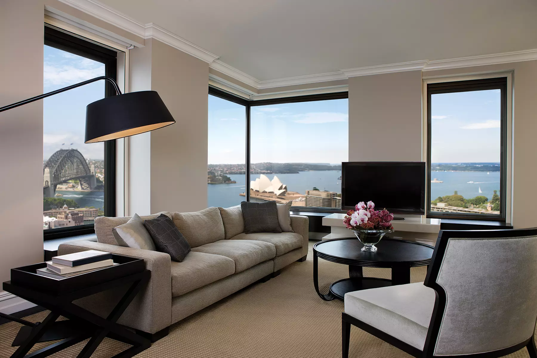 View út in wenkeamer op it Four Seasons Hotel Sydney