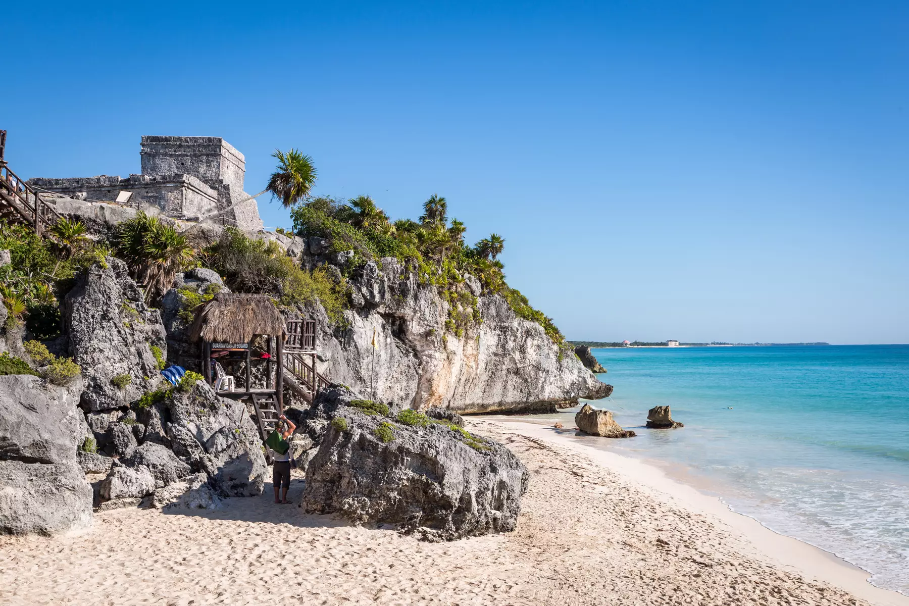 ប្រាសាទ Mayan នៃ Tulum ជាមួយអ្នកទេសចរម៉ិកស៊ិក