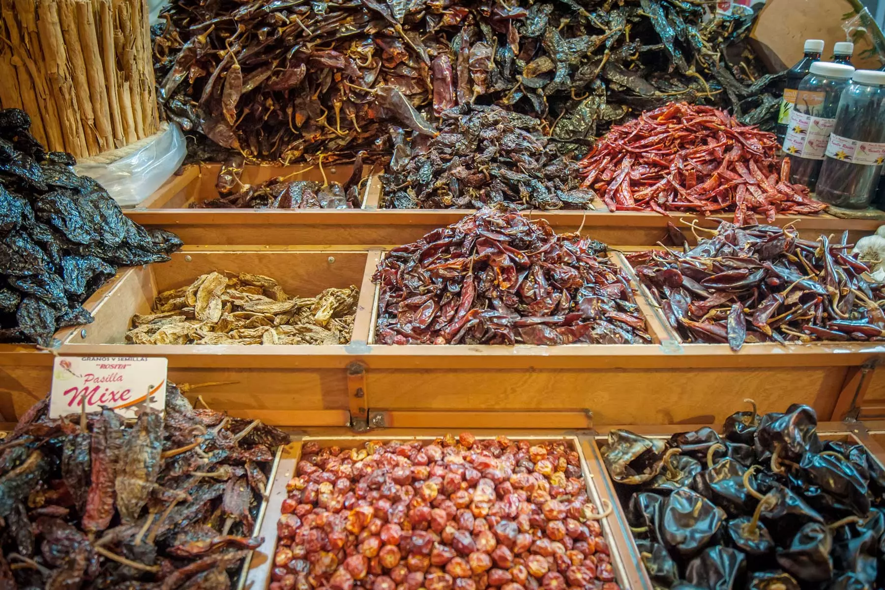 Chilis på en marknad i Oaxaca, Mexiko