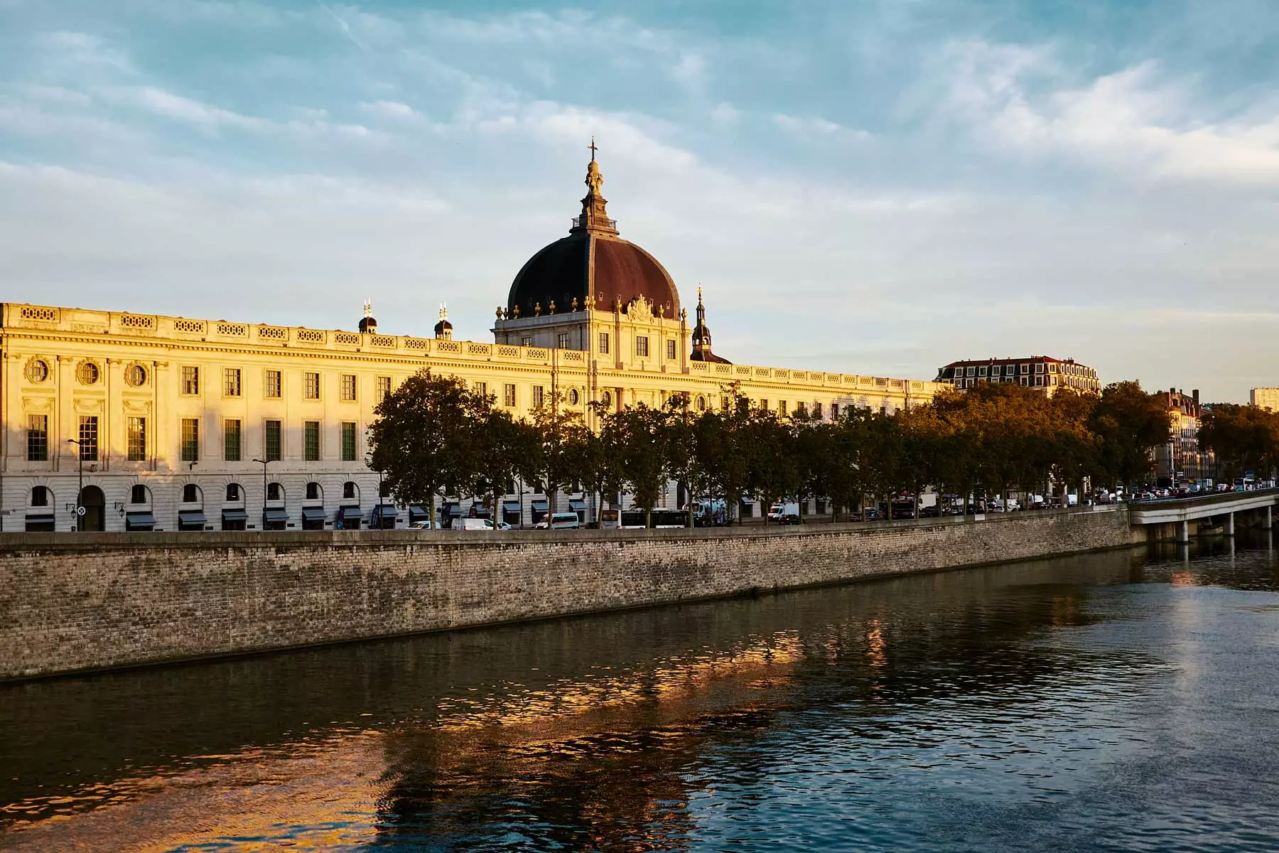 Mmiri mmiri dị na Lyon, France