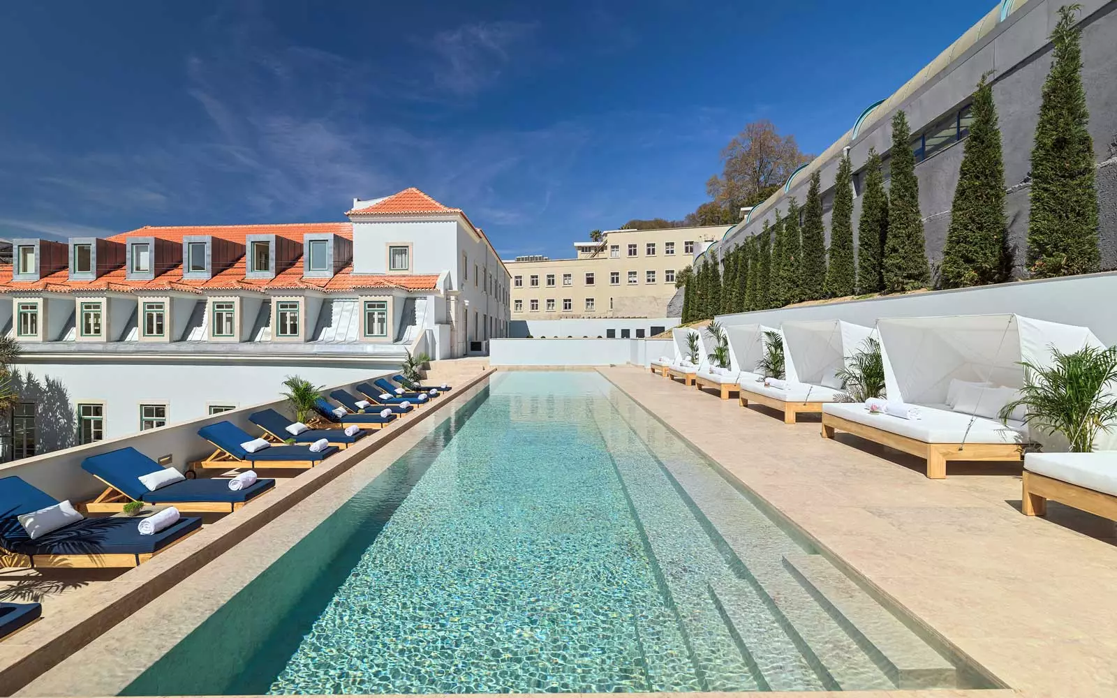 Pool sa The One Palacio de Anunciafa, sa Lisbon