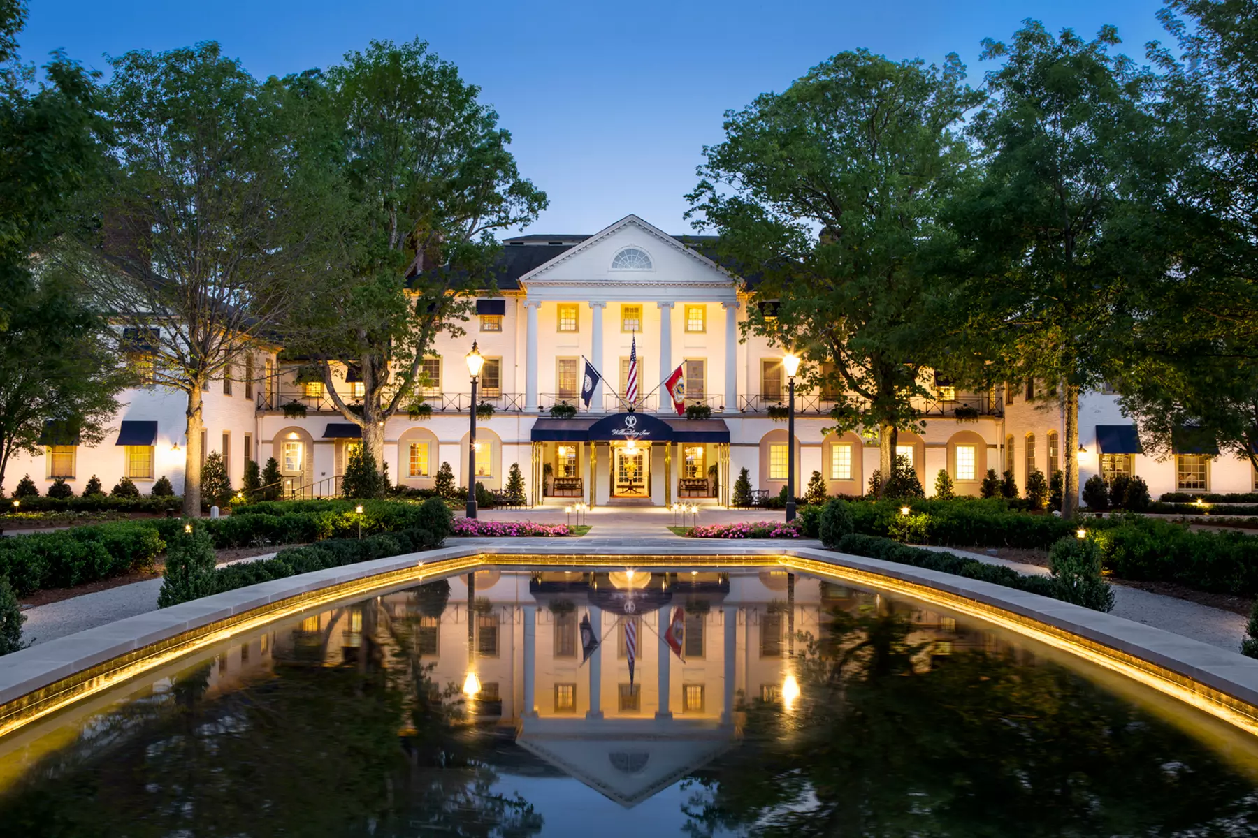 Buitenkant van The Williamsburg Inn at Night