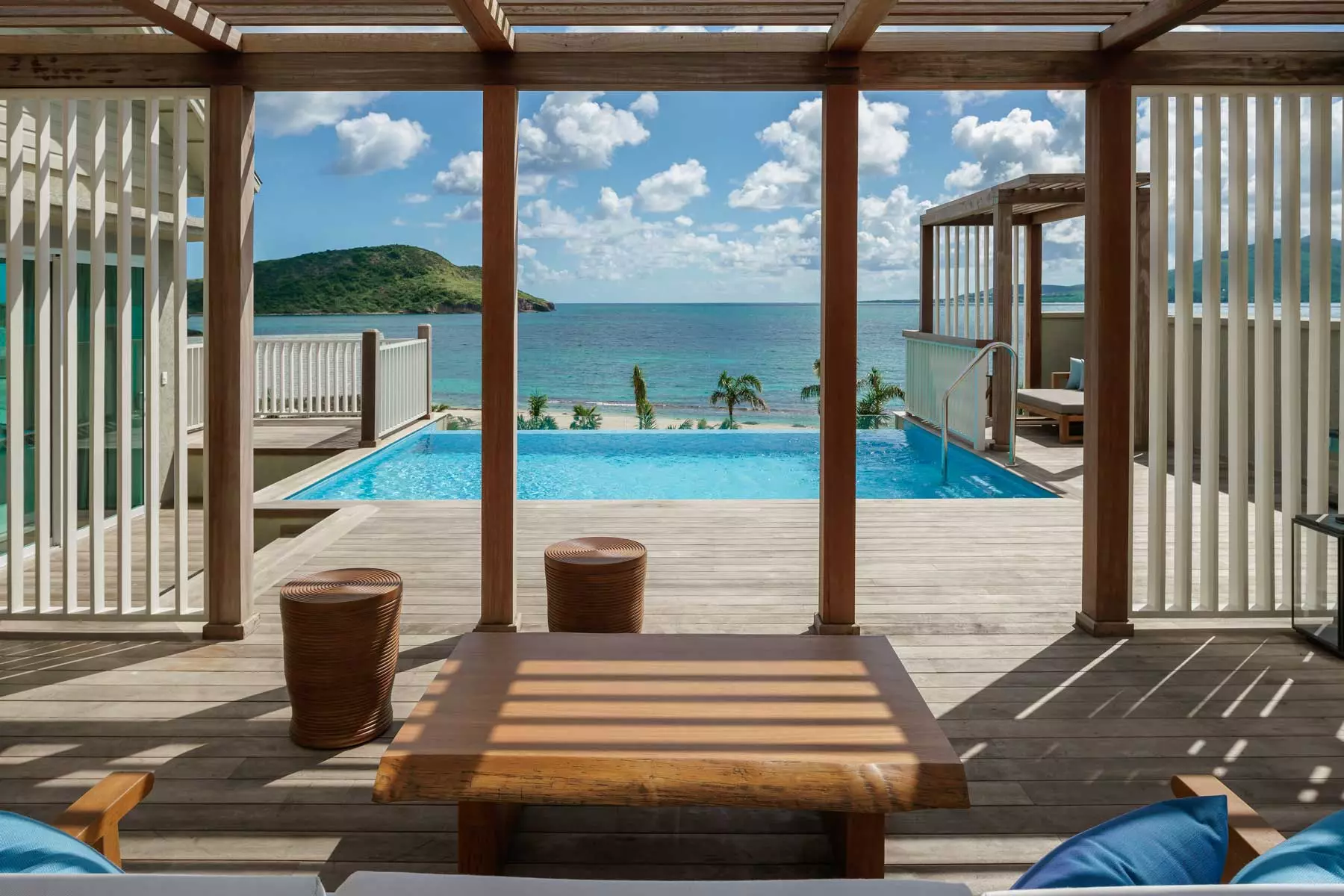 La vilaa suite de Park Hyatt St. Kitts Christophe Harbour kun privata naĝejo kaj oceanvido