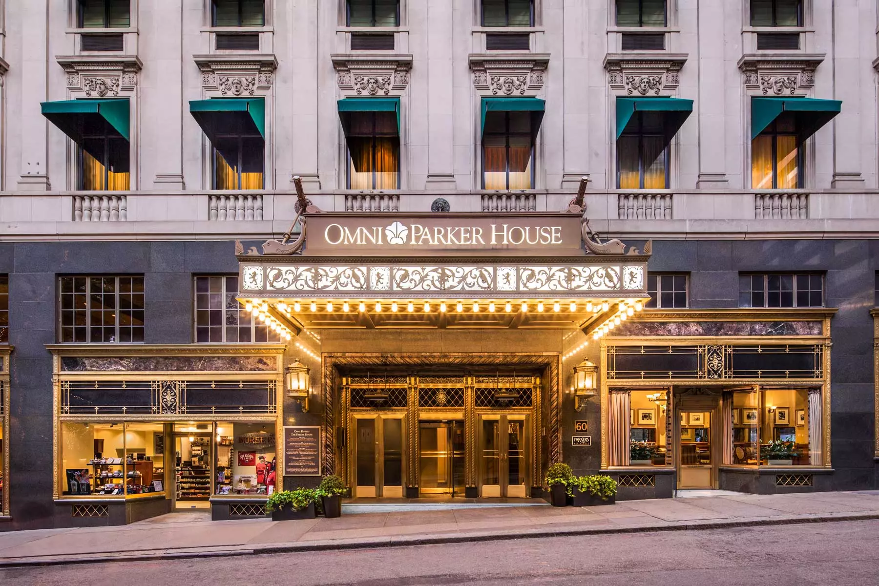 Panlabas na entrance view Omni Parker House