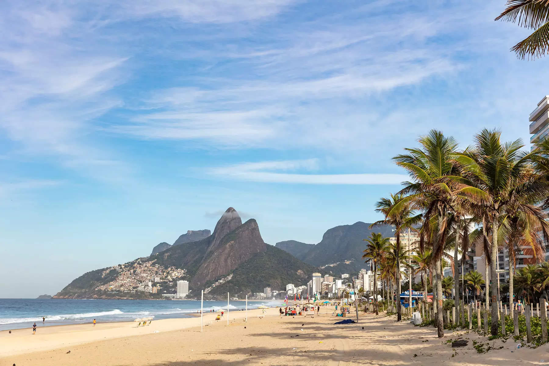 Praia de Ipanema no Rio de Janeiro pela manhã, Brasil