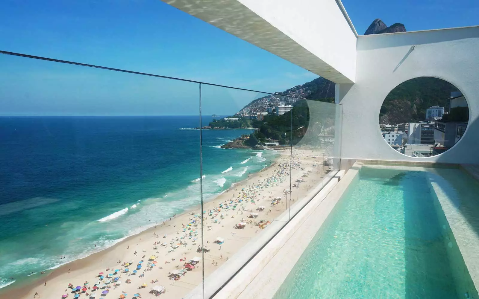 Piscina de pe acoperiș la Hotelul Janeiro, Rio de Janeiro