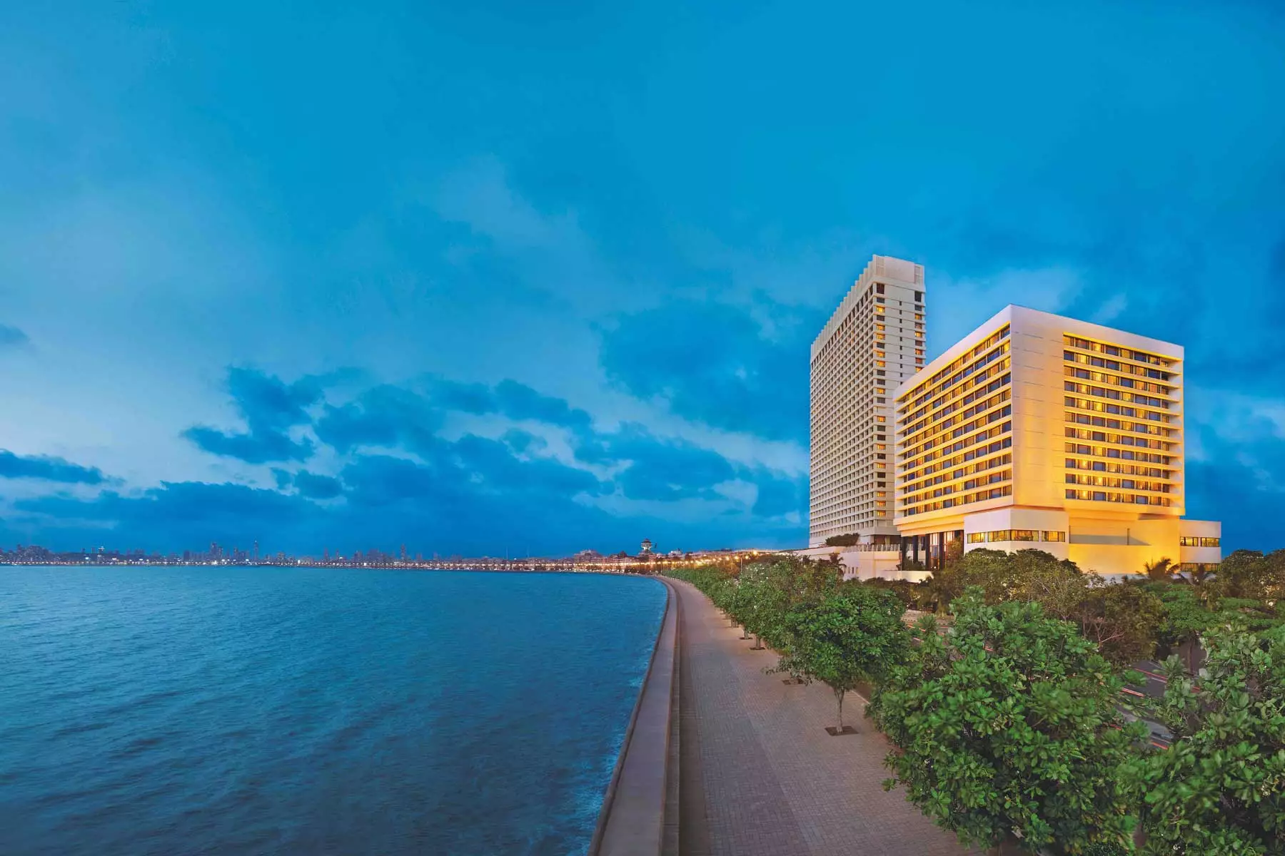 Exterior of The Oberoi, Mumbai, yek ji baştirîn otêlên cîhanê hate hilbijartin