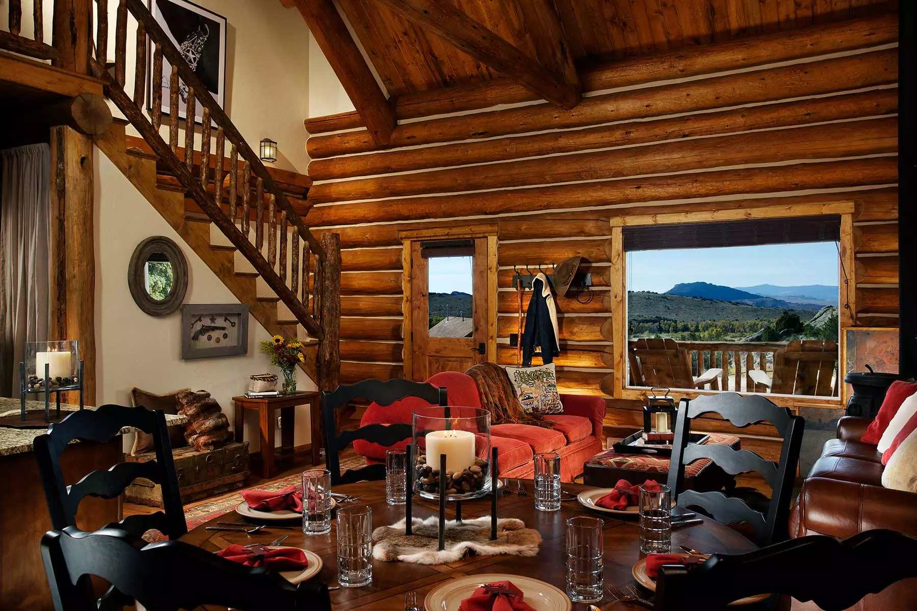 Ang dining area ng isang cabin sa The Lodge & Spa sa Brush Creek Ranch, ay bumoto ng isa sa mga pinakamahusay na hotel sa mundo