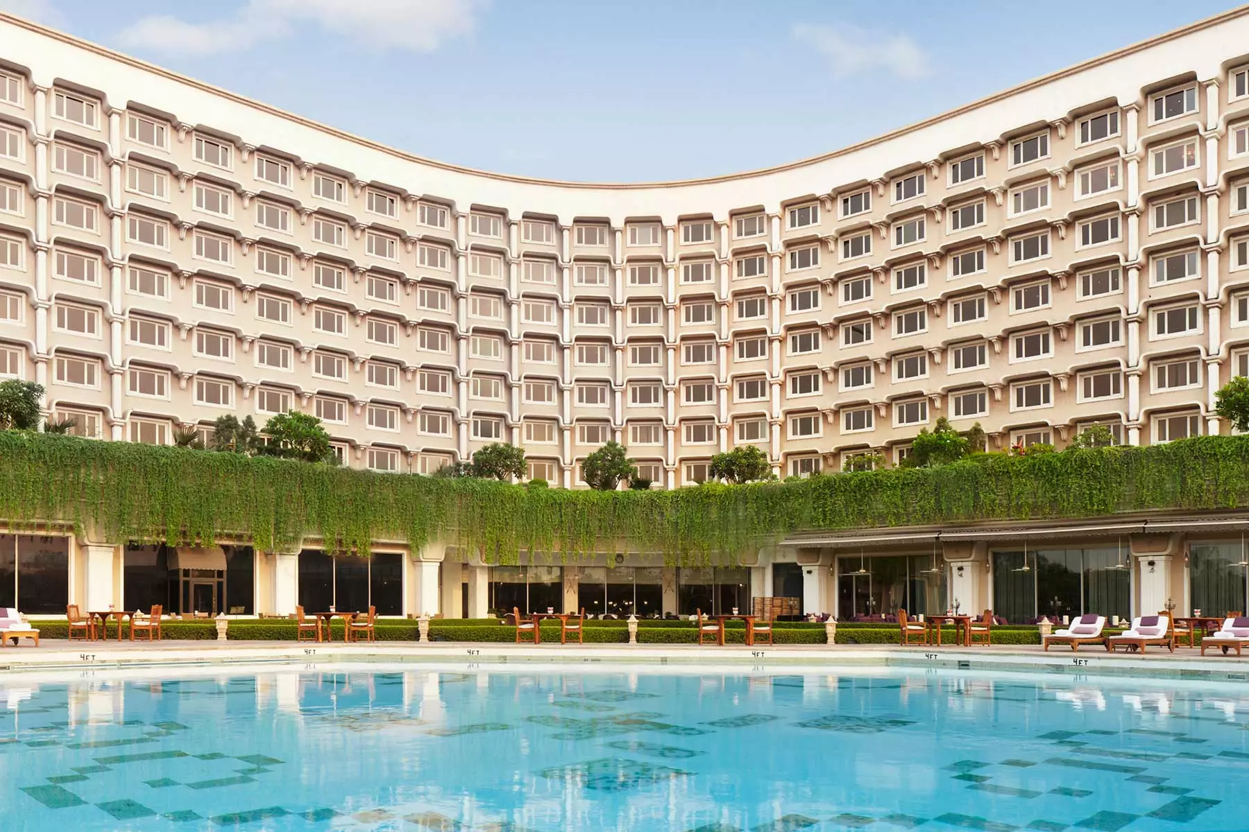 Aussen- a Pool vum Taj Palace, gewielt ee vun de beschten Hoteler op der Welt