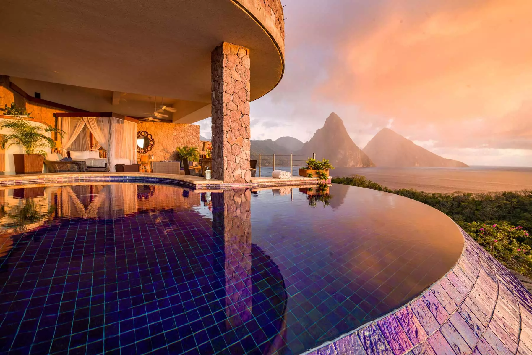 En Infinity Pool am Jade Mountain Resort zu St Lucia, gewielt ee vun de beschten Hoteler op der Welt