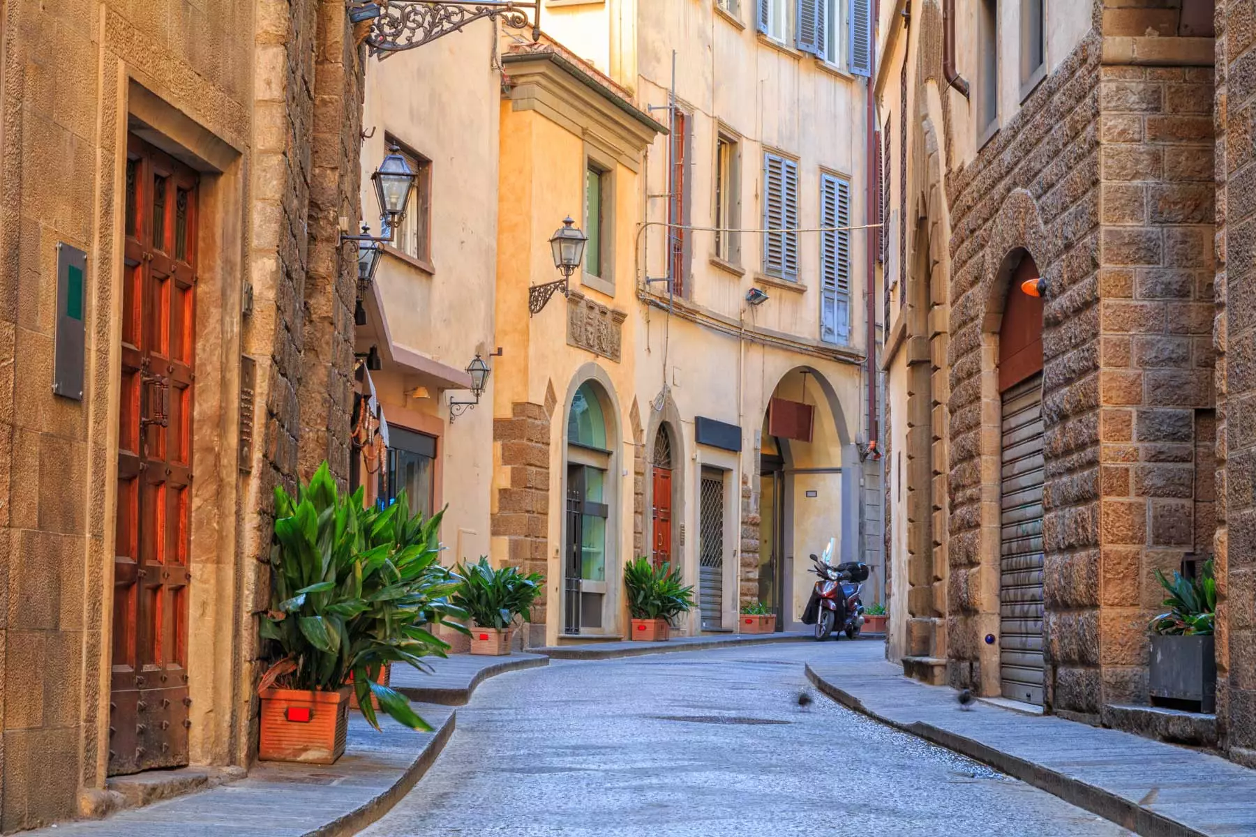 Een klein straatje in Florence, Italië, uitgeroepen tot een van de beste steden ter wereld