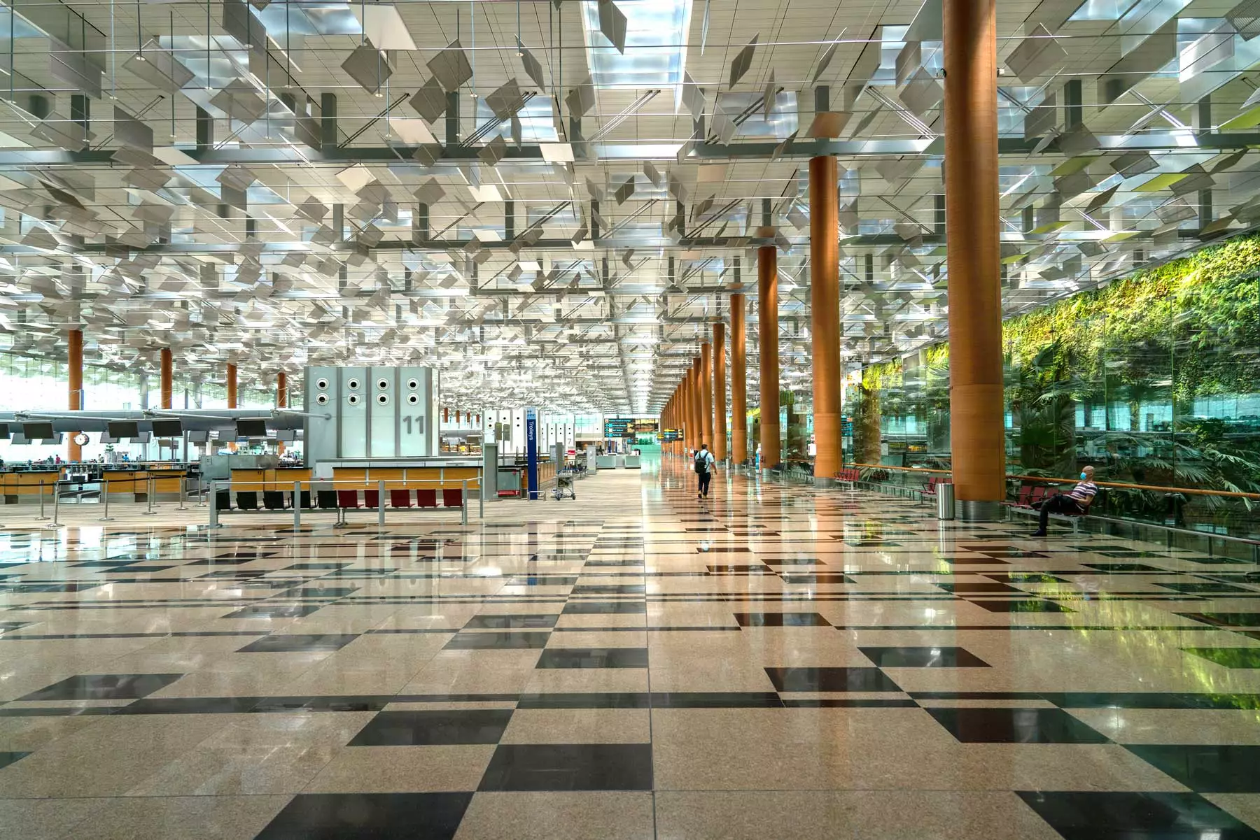 Balai berlepas di Lapangan Terbang Changi di Singapura