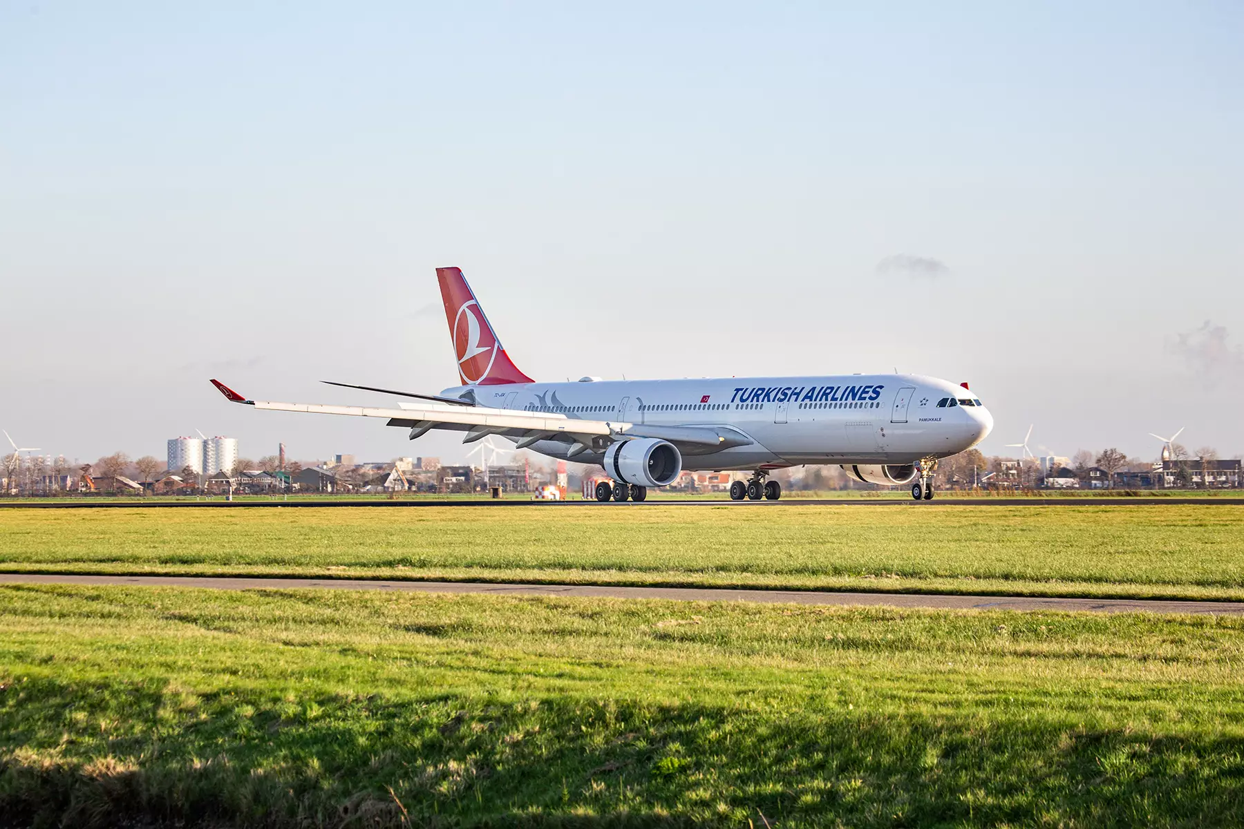 Turkish Airlines Airbus A330 Ibalẹ Ni Amsterdam