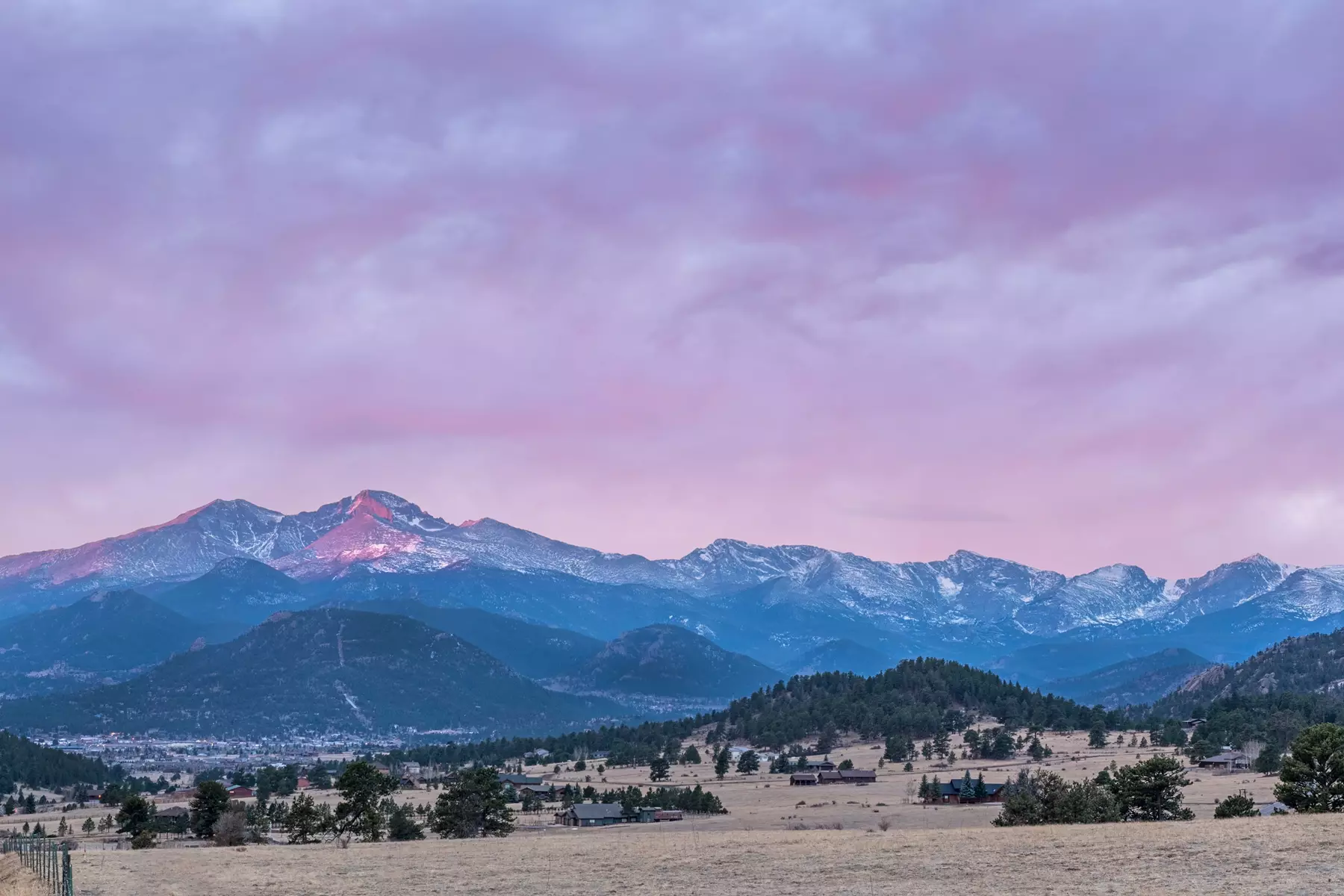 Longs Peak ka holimo ho Estes Valley, Colorado