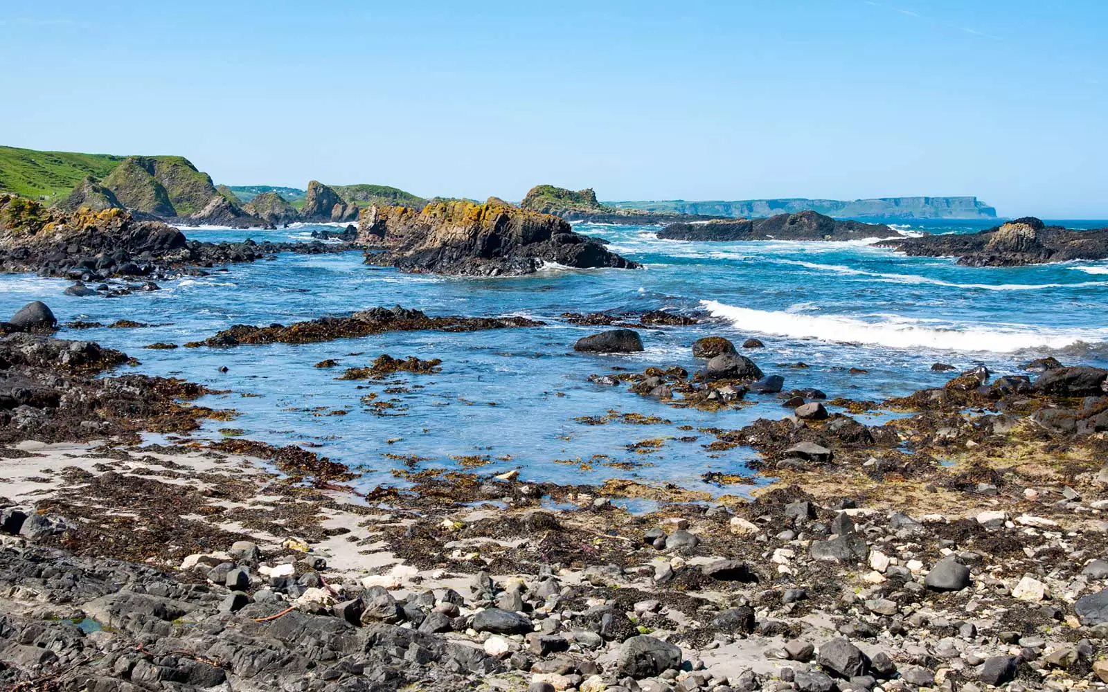 La Feraj Insuloj, Ballintoy Harbour, Nord-Irlando