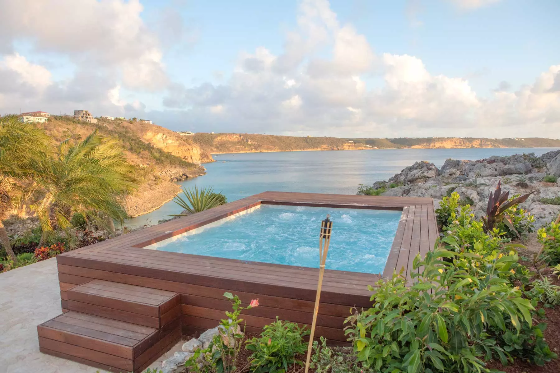 ANI Anguilla Whirlpool und Meerblick