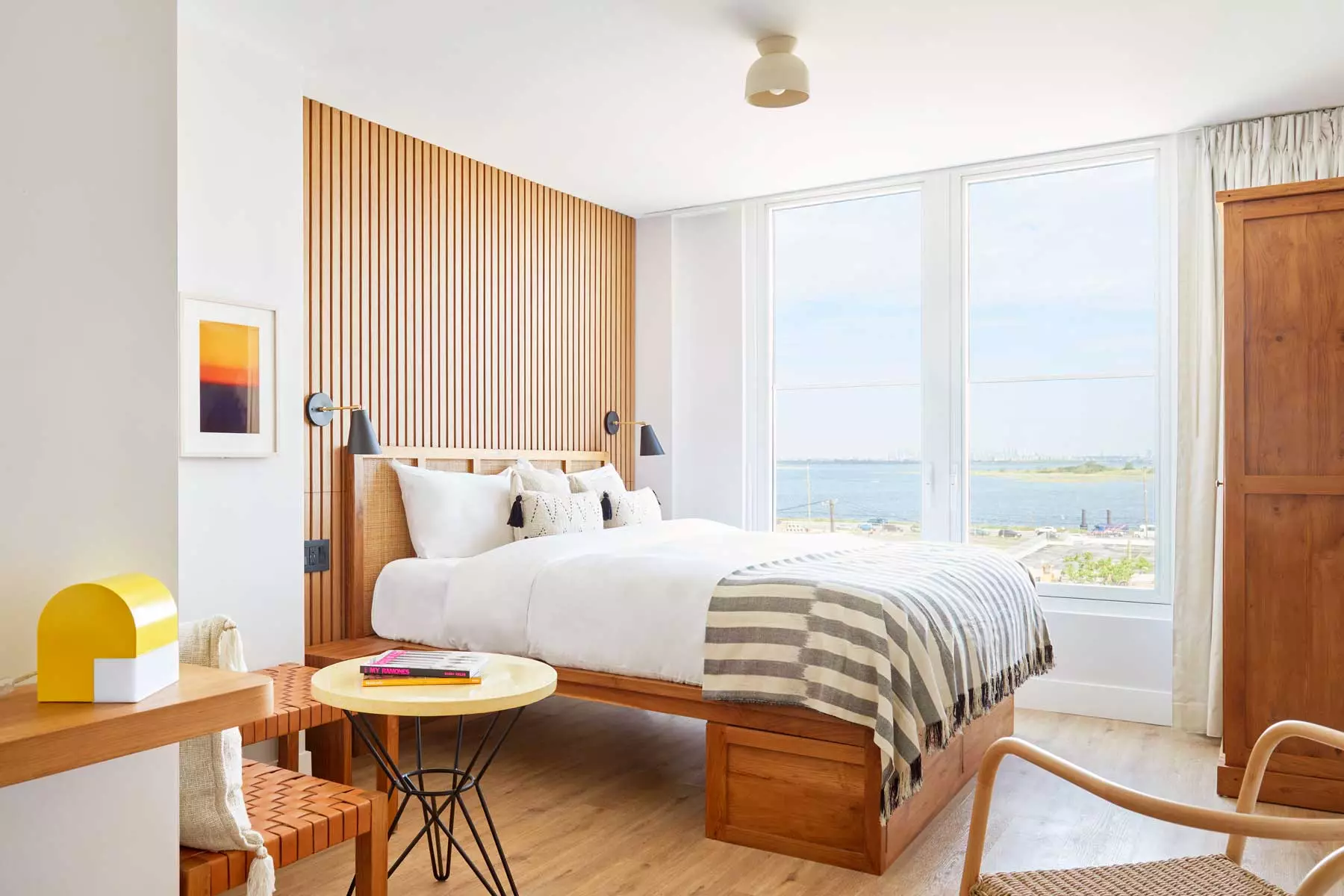 Yara alejo ni The Rockaway Hotel, dibo ọkan ninu awọn oke risoti ni United States