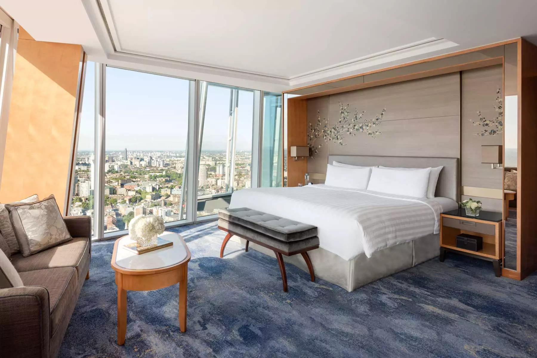 Shangri-La at the Shard-da şəhər mənzərəli qonaq otağı dünyanın ən yaxşı otellərindən biri seçildi