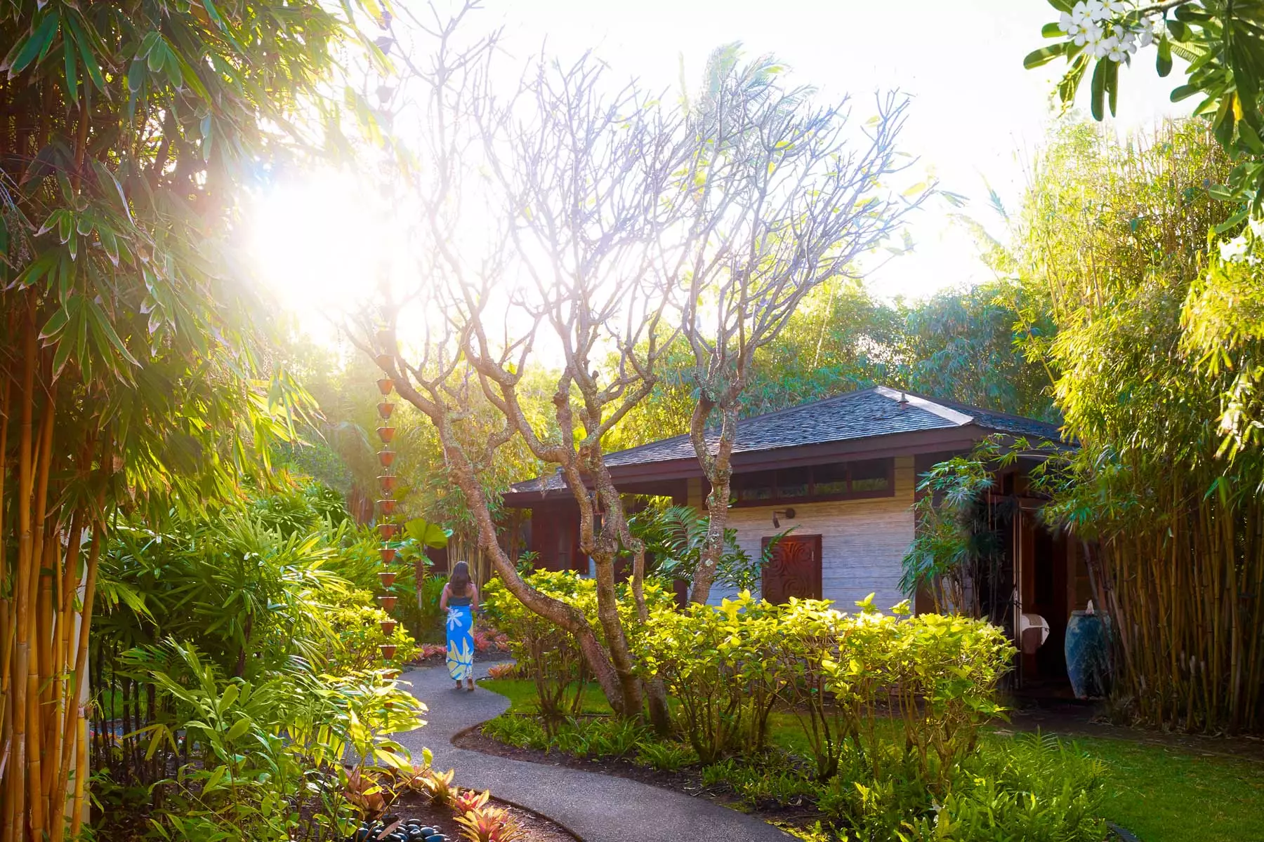 A tamu mlaku menyang spa Montage Kapalua Bay, milih salah siji sing paling resorts lan hotels in Hawaii