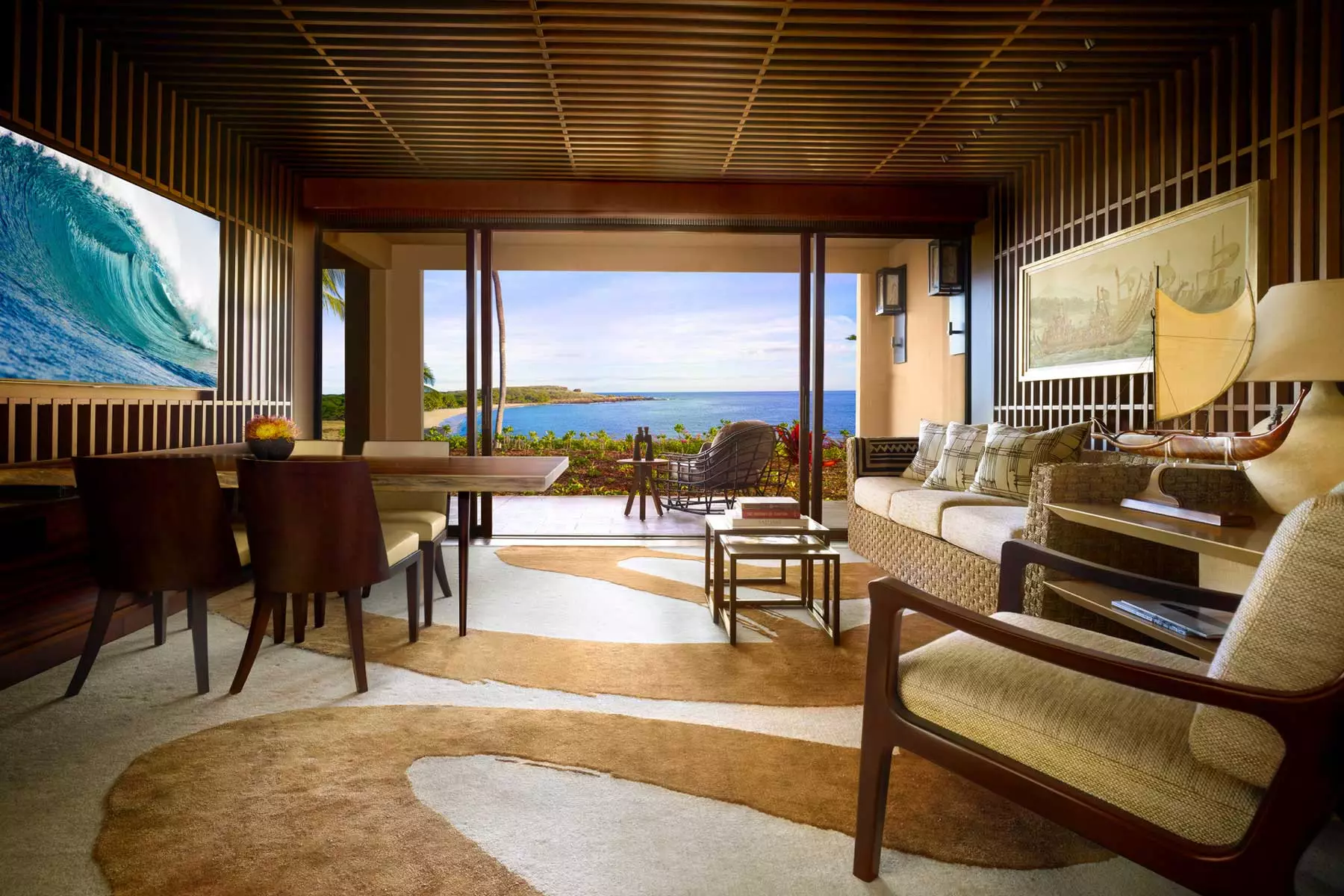 Four Seasons Resort Lanai'deki bir konuk odasından görünüm, Hawaii'deki en iyi tatil köylerinden ve otellerden biri seçildi