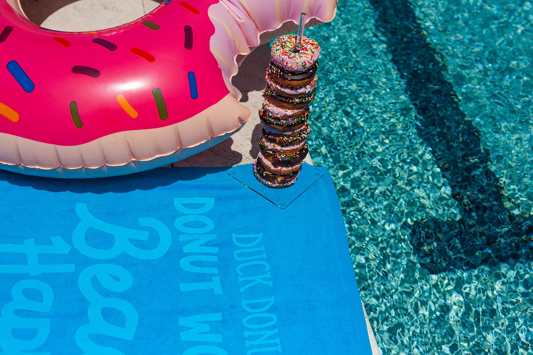 Поплавок для бассейна и полотенце с The Sweet Escape with Duck Donuts at Sanderling Resort