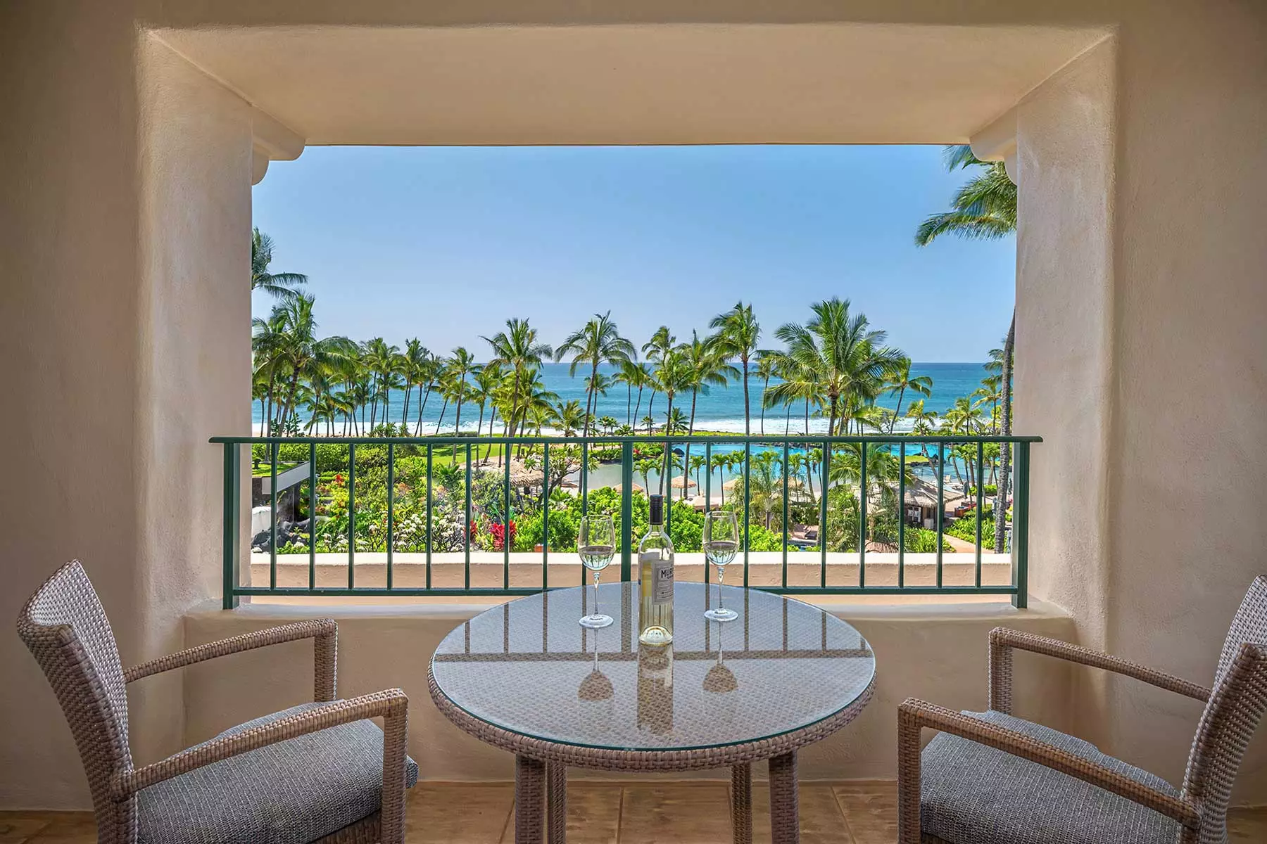 Vista desde una terraza para huéspedes en el Grand Hyatt Kauai, votado como uno de los mejores resorts y hoteles en Hawái