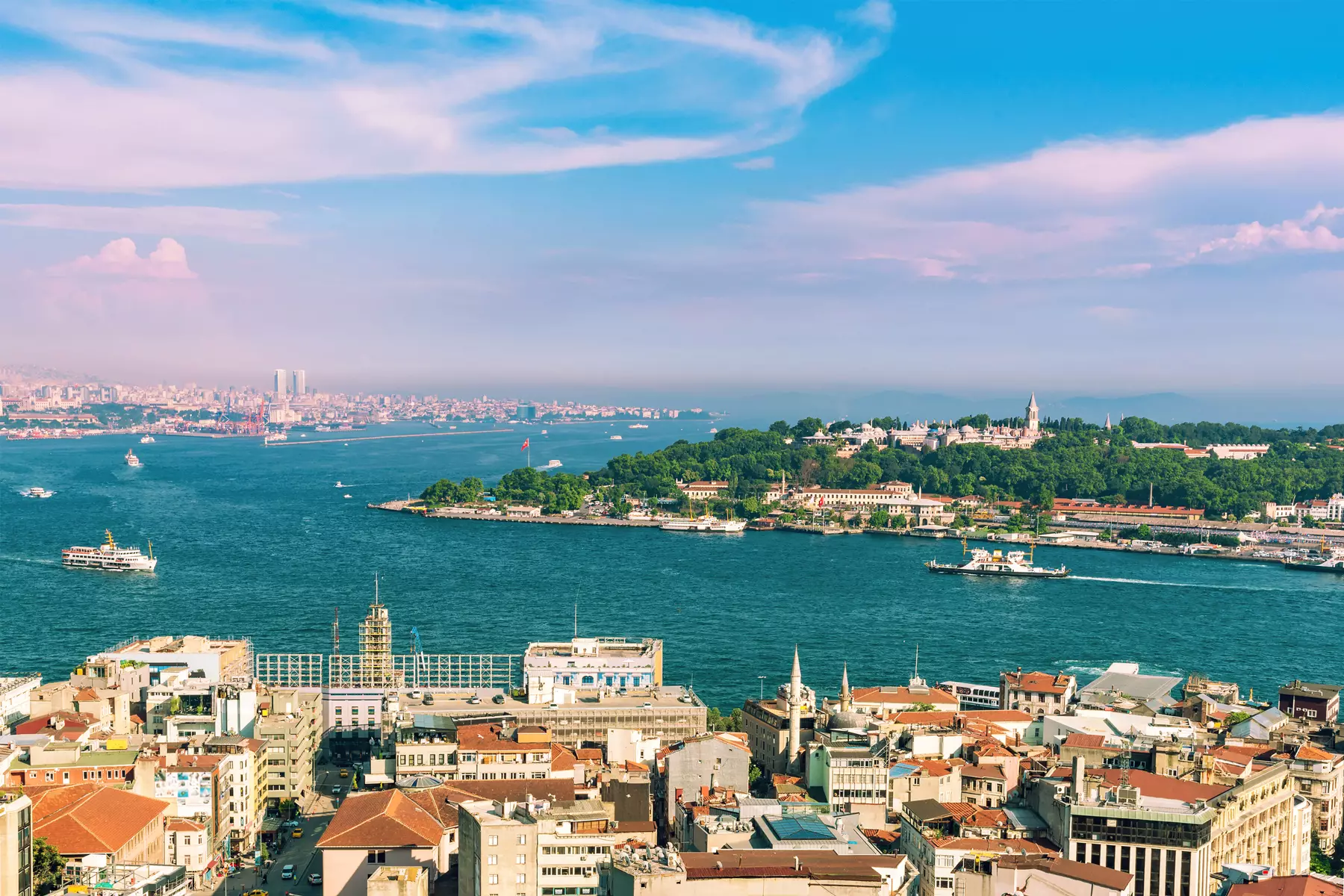 Pohľad na Bospor a Zlatý roh z Galatskej veže, Istanbul, Turecko