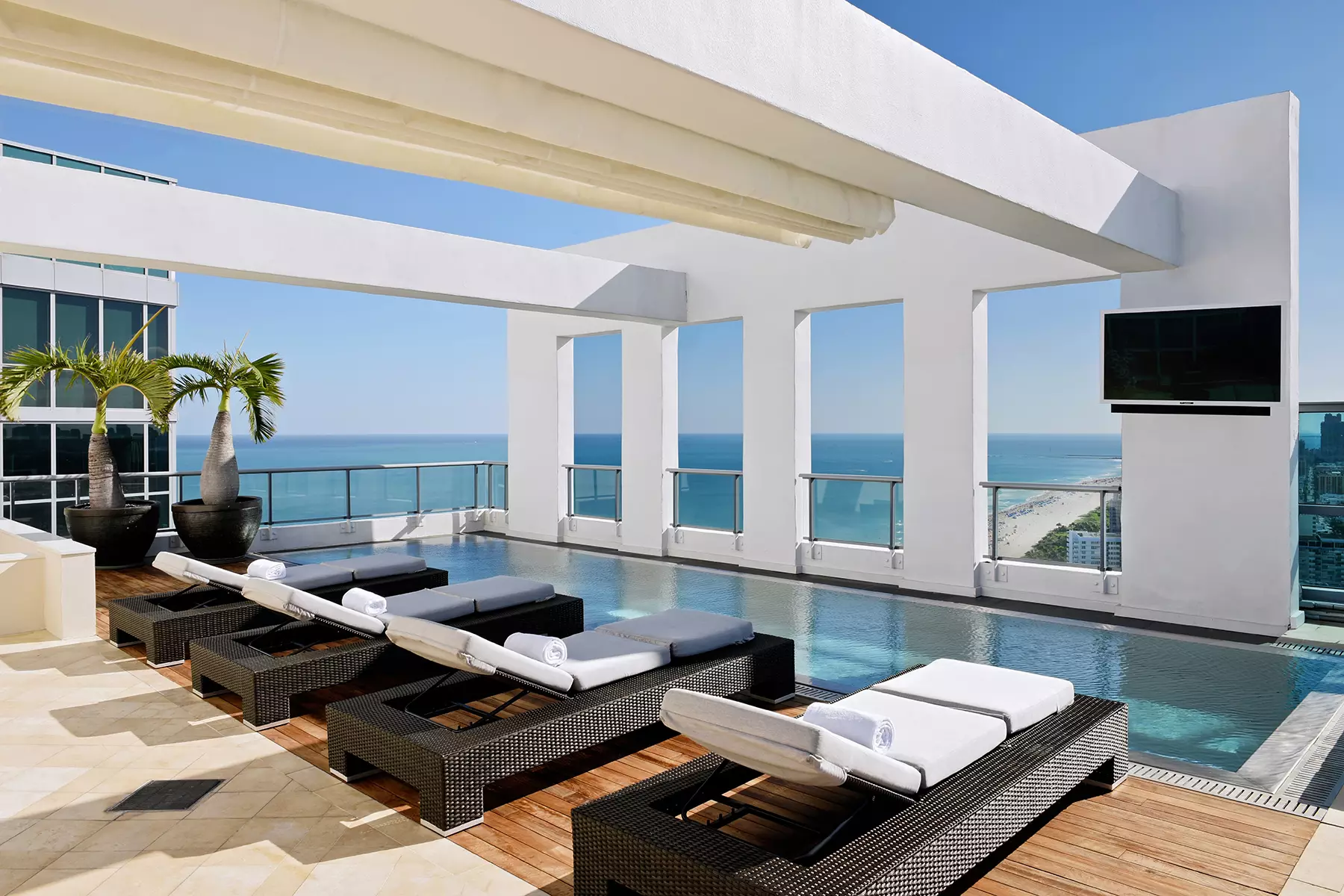 អាងហែលទឹក penthouse នៅ The Setai ឆ្នេរ Miami