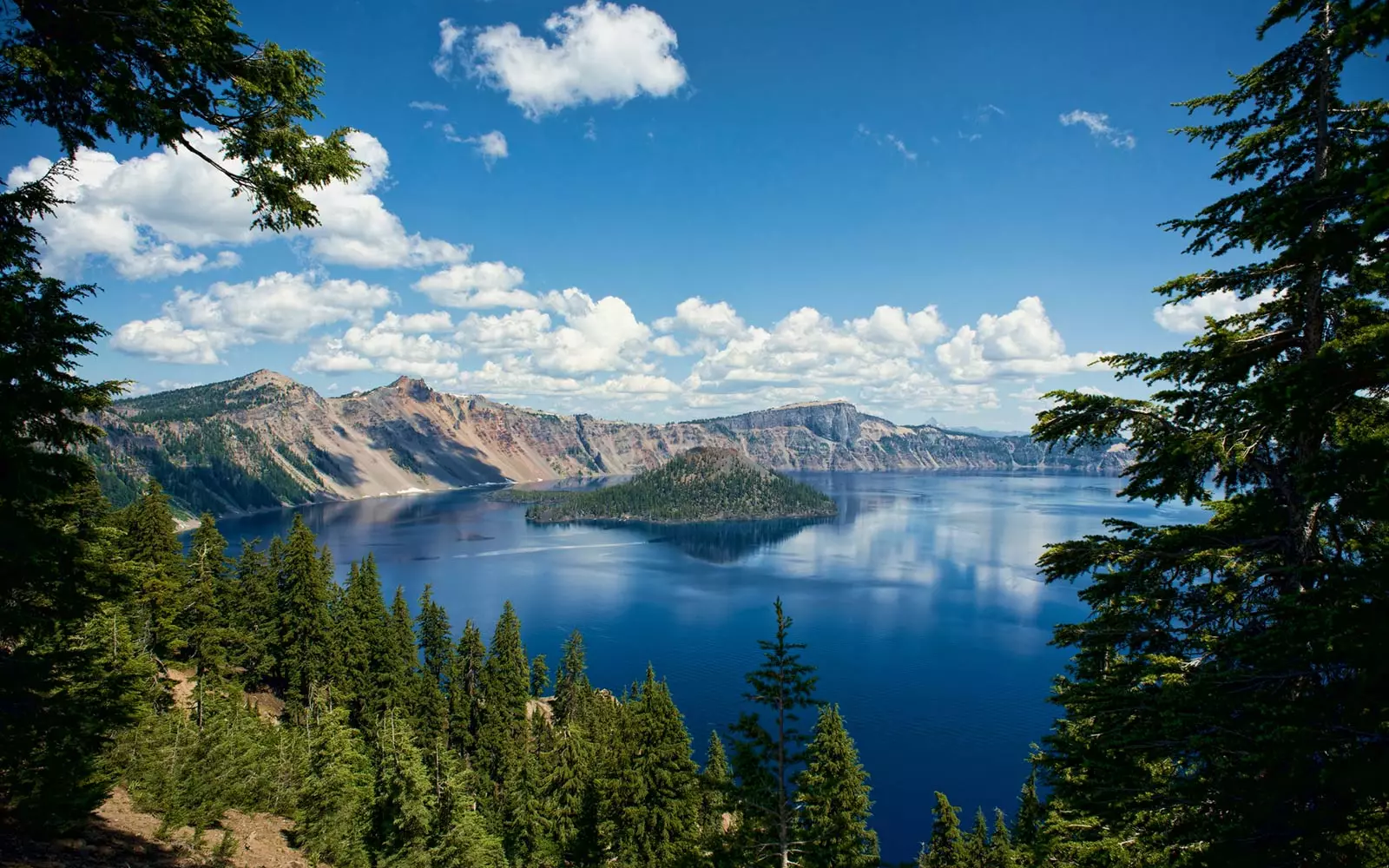 Beerta Qaranka ee Crater Lake, Oregon