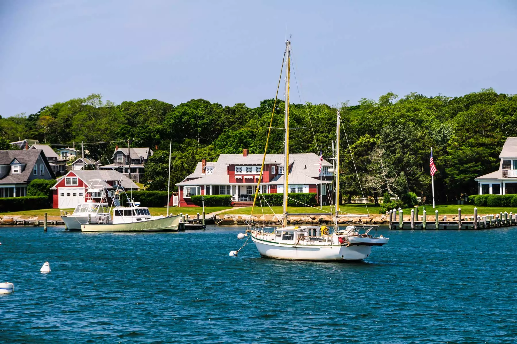 Qayıqlar Oak Bluff, Martha's Vineyard, Massachusetts-də yanalmışdır