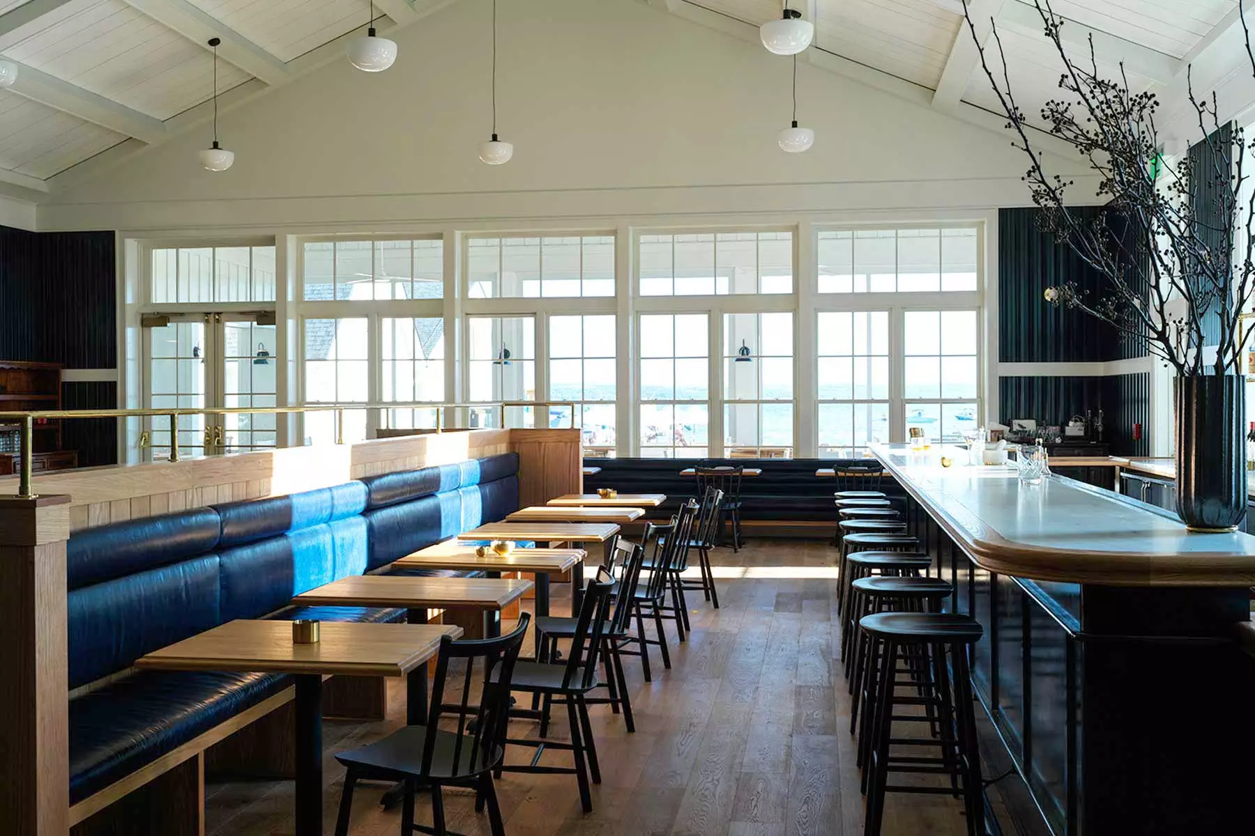 Bar dan restoran di The Lake House di Canandaigua, mengundi sebagai salah satu pusat peranginan terbaik di New York State