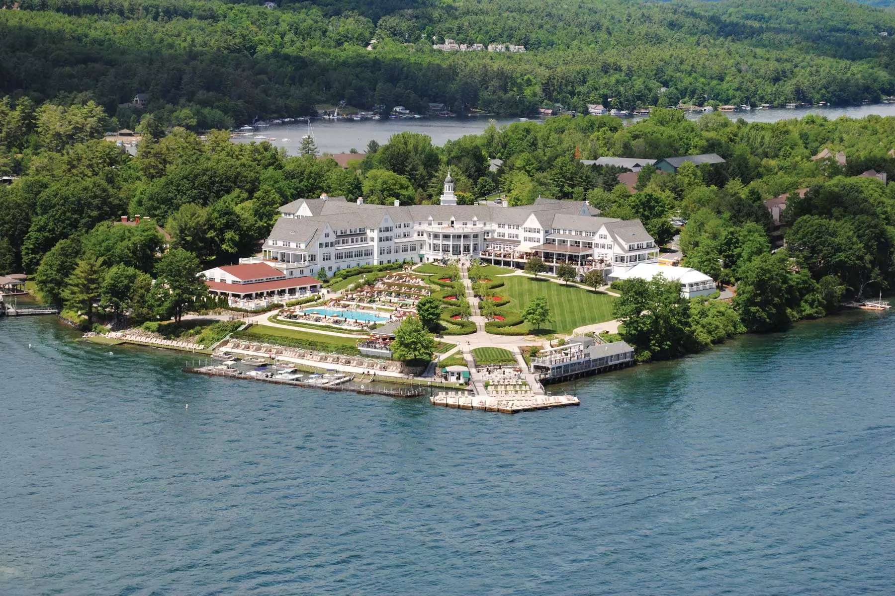 Luftaufnahme des Sagamore Resorts, das zu einem der besten Resorts im Staat New York gewählt wurde