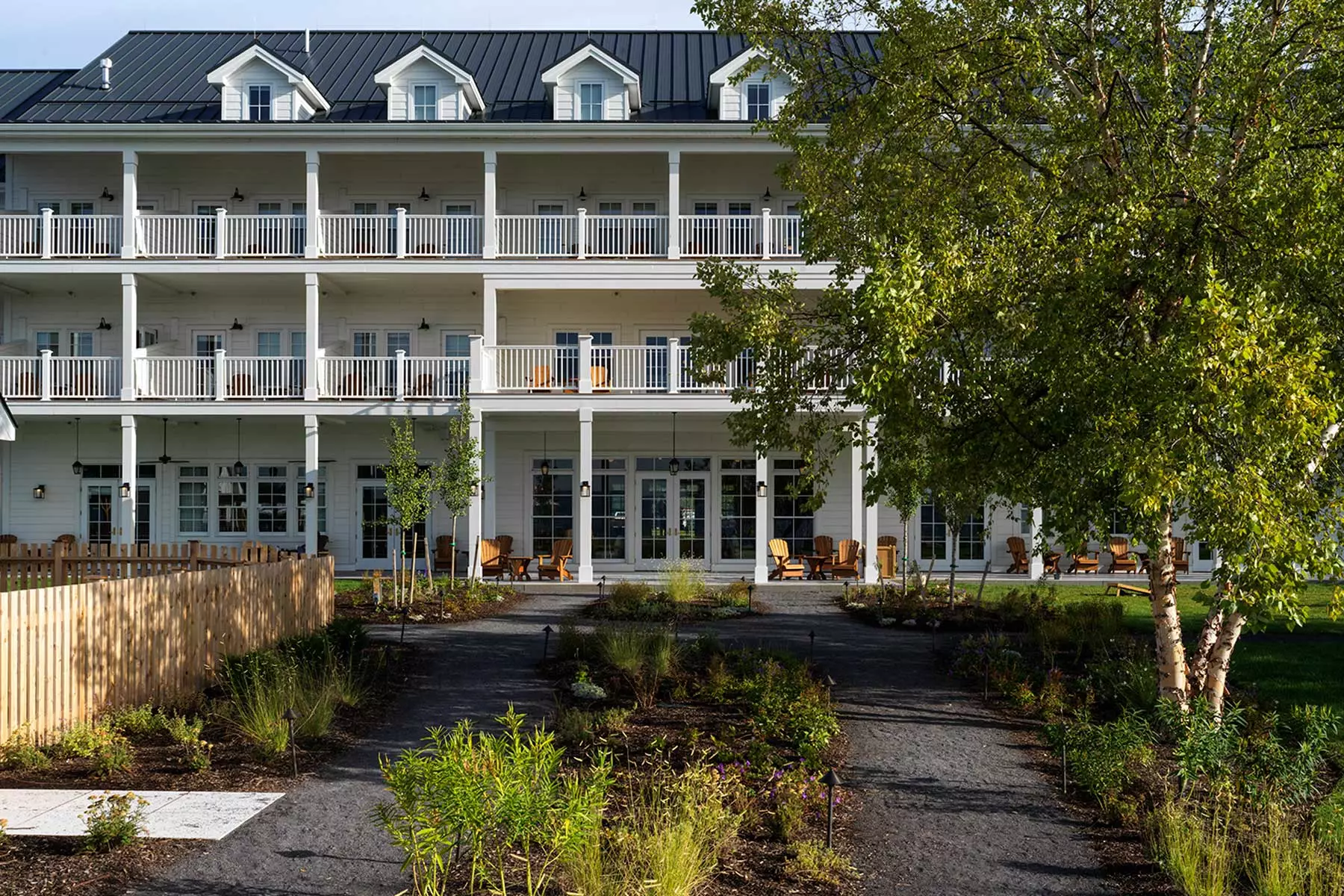 Außenansicht des Lake House auf Canandaigua, das zu einem der besten Resorts im Bundesstaat New York gewählt wurde
