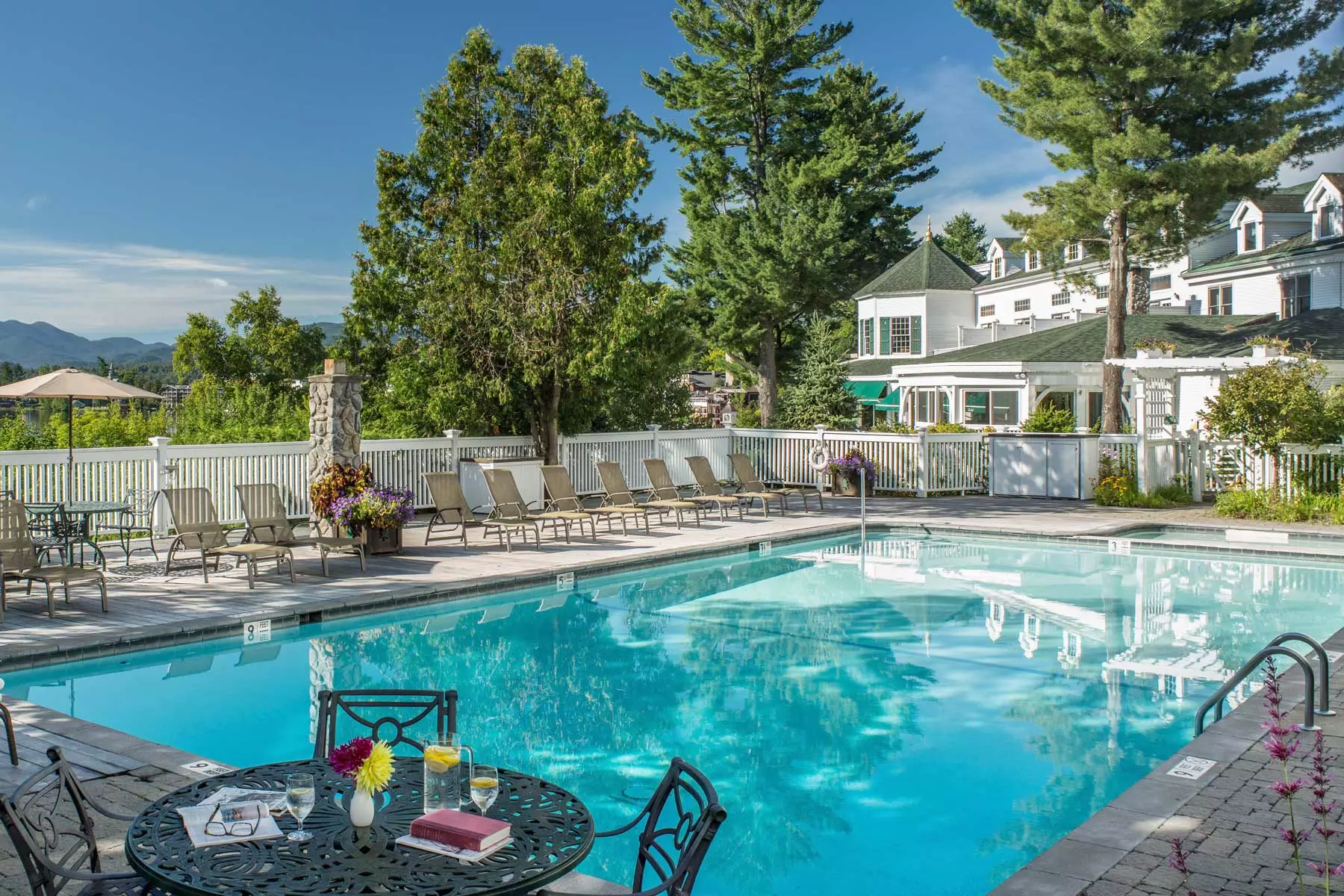 The Pool at Mirror Lake Inn, mengundi salah satu resort terbaik di New York State