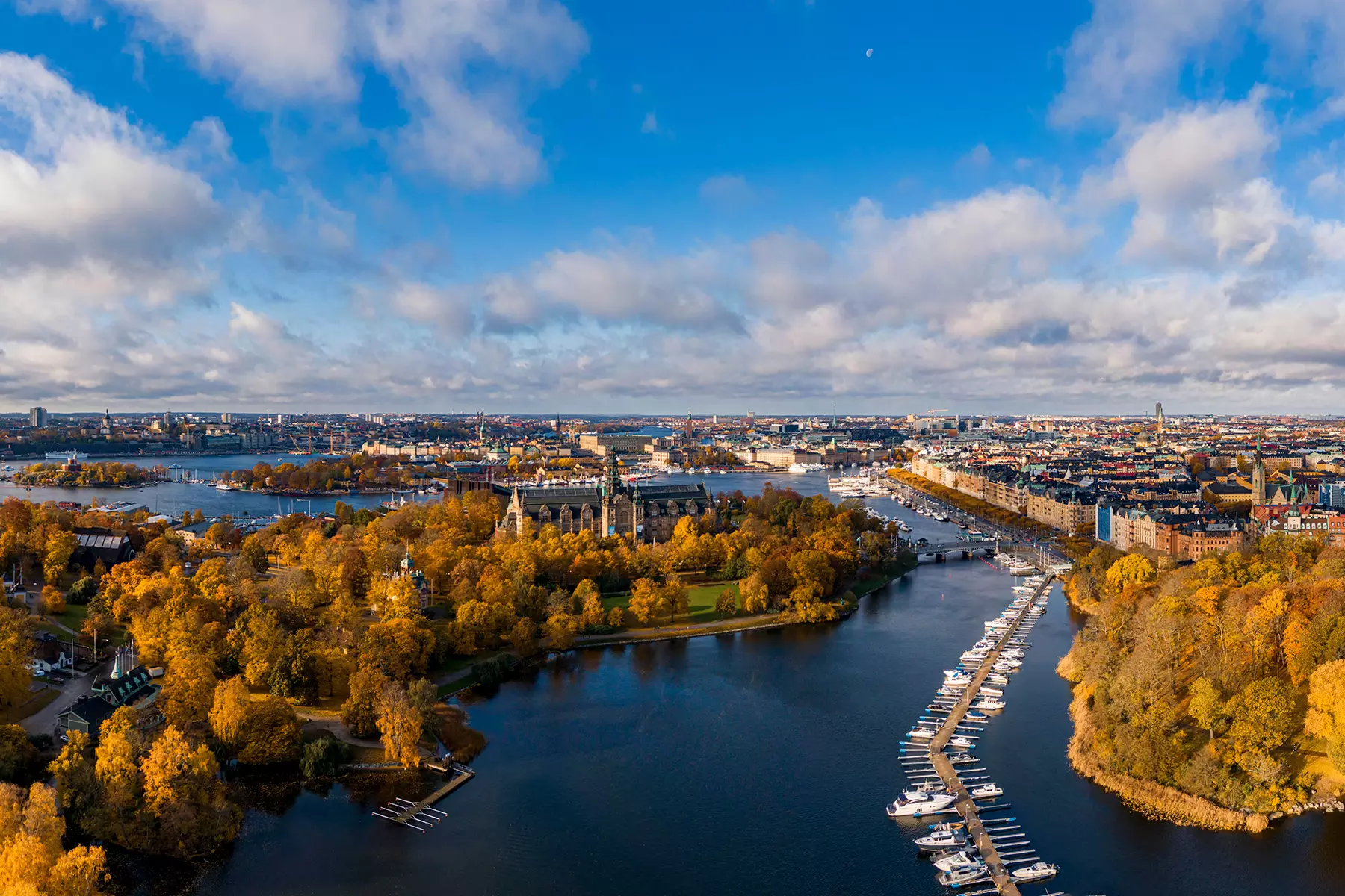 မြို့နှင့်မြစ်၊ Ostermalm၊ စတော့ဟုမ်း၊ ဆွီဒင်၏မြင်ကွင်း