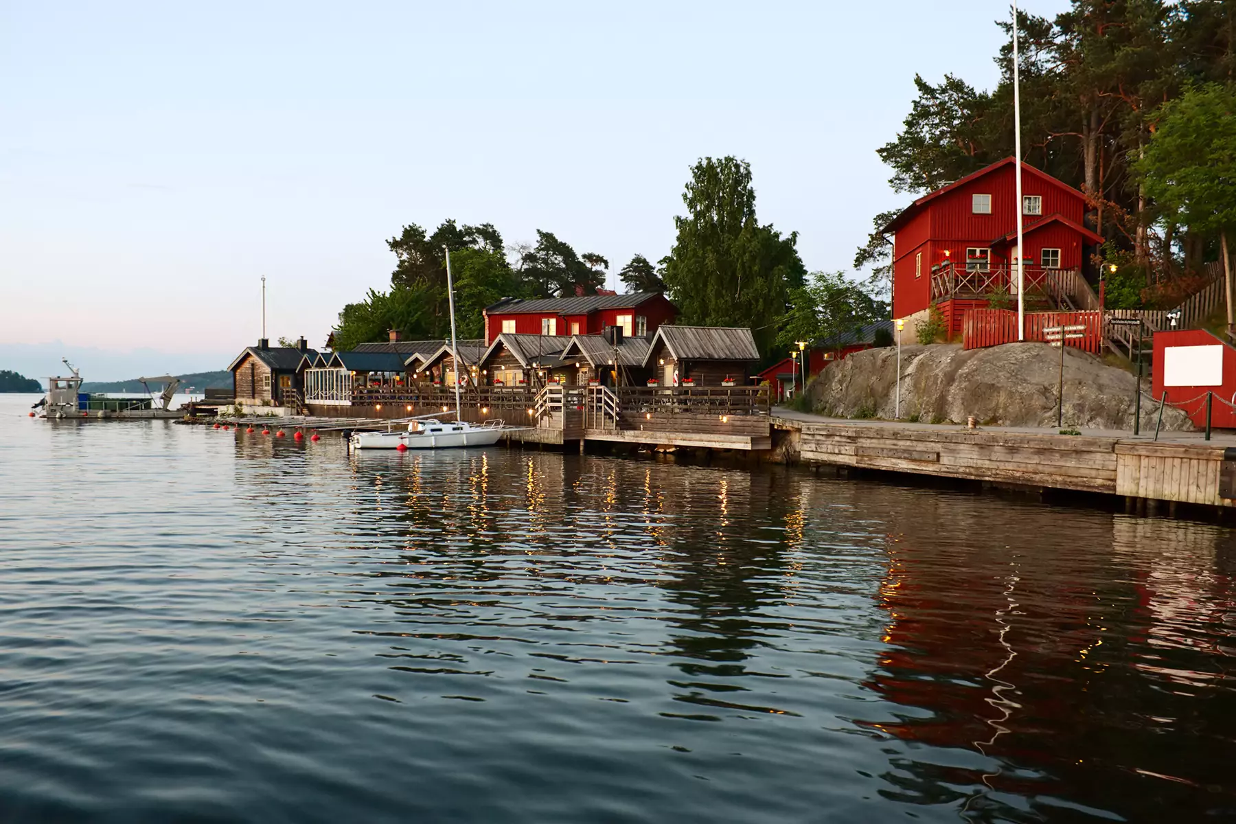 Fjaderholmarna valkoisena yönä. Tukholman lähimmät saariston saaret.
